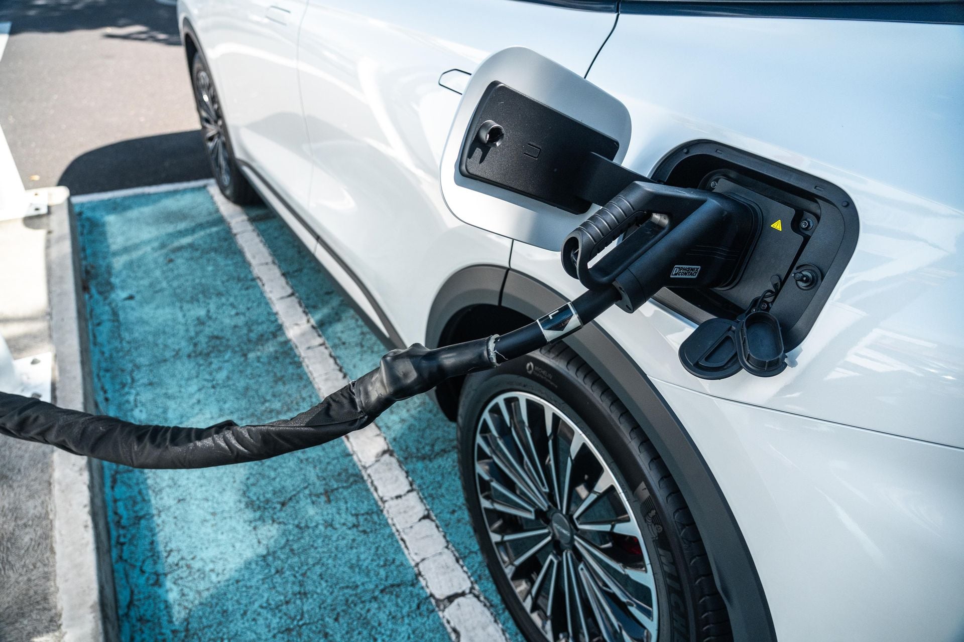 Main Australian EV charging supplier rolls out resolution to vandalism ...