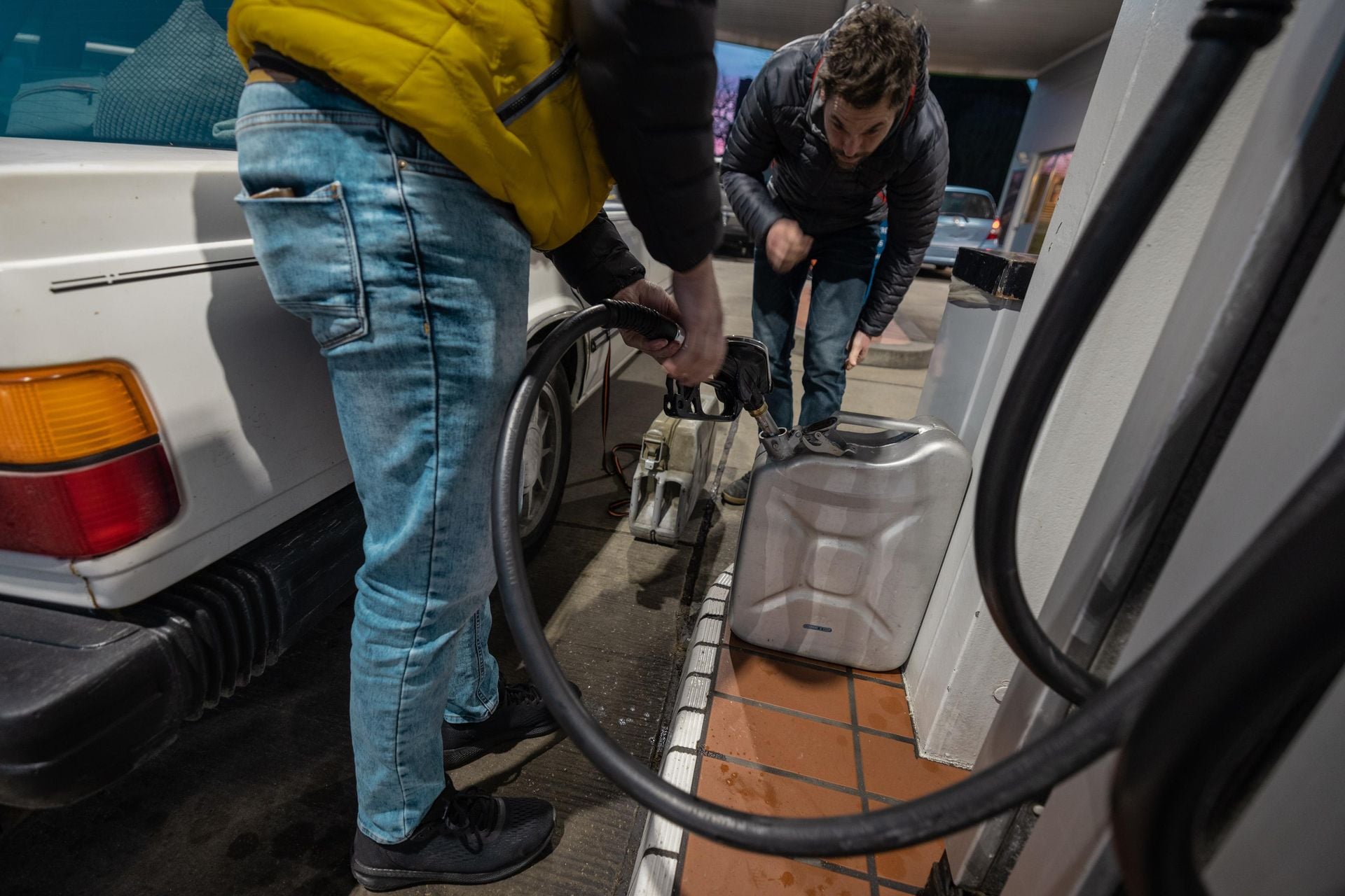 Over 500 service stations nationally have run out of petrol or diesel ...
