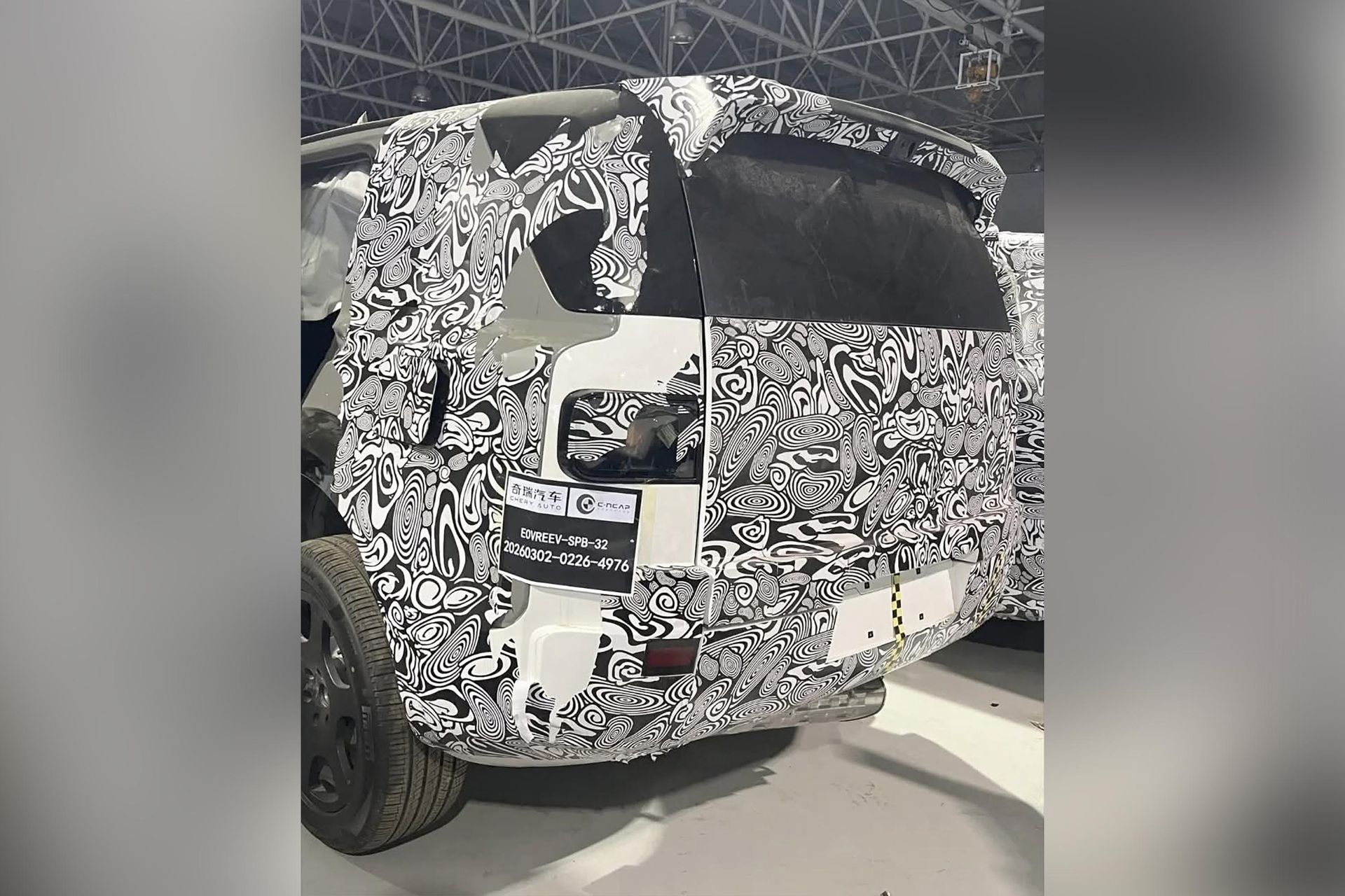 Crash test reveals design of first Freelander model from Land Rover and ...