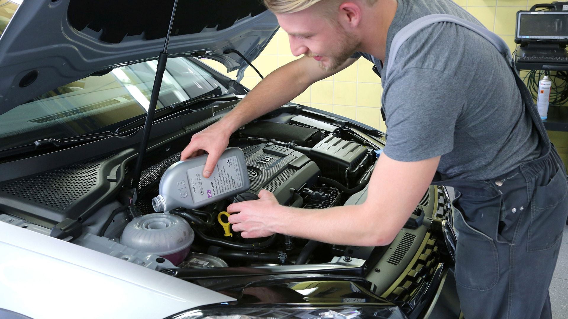 Dealership vs third-party vehicle servicing | CarExpert