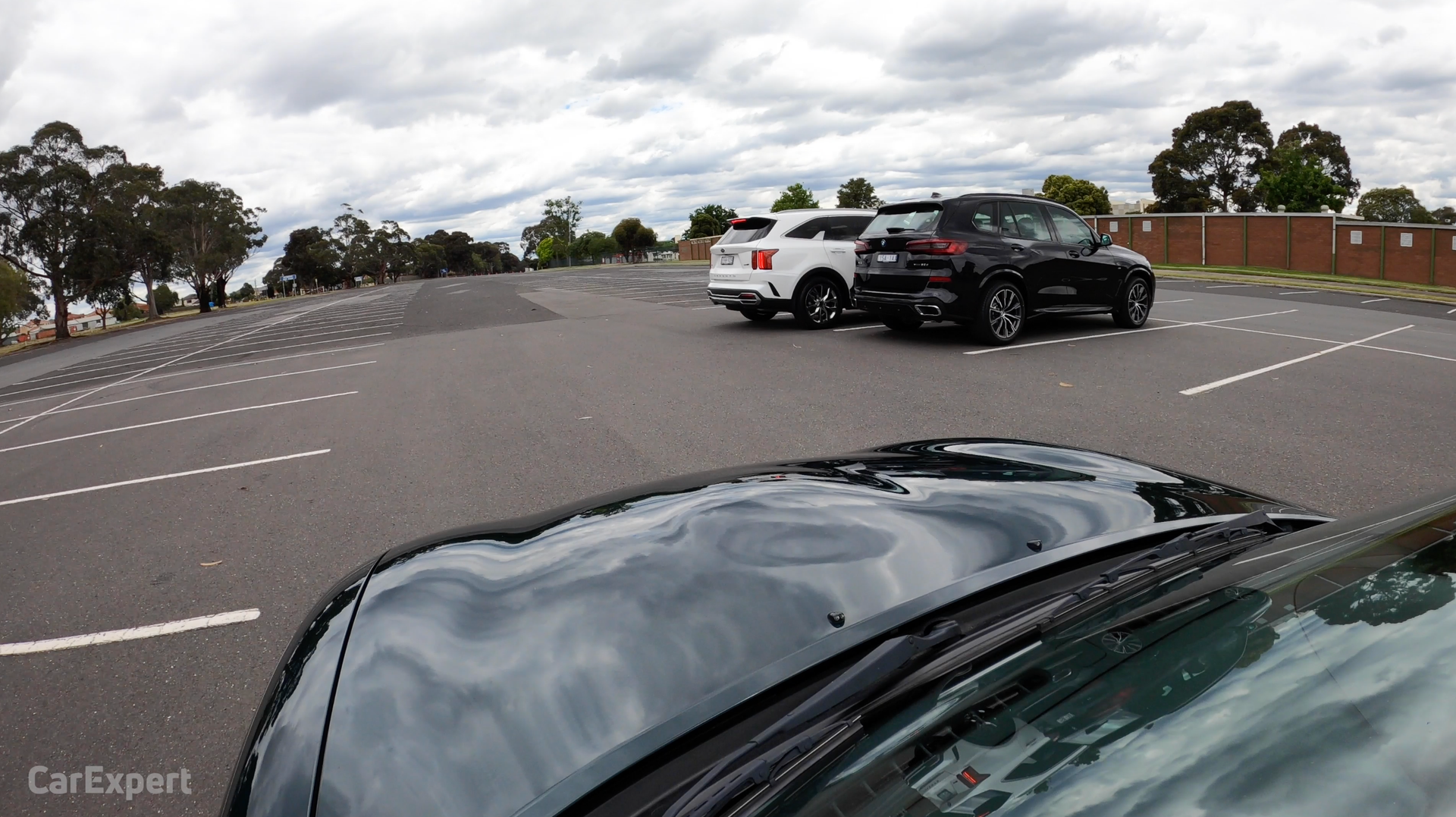 How do parking sensors work? Radar and remote parking technology ...