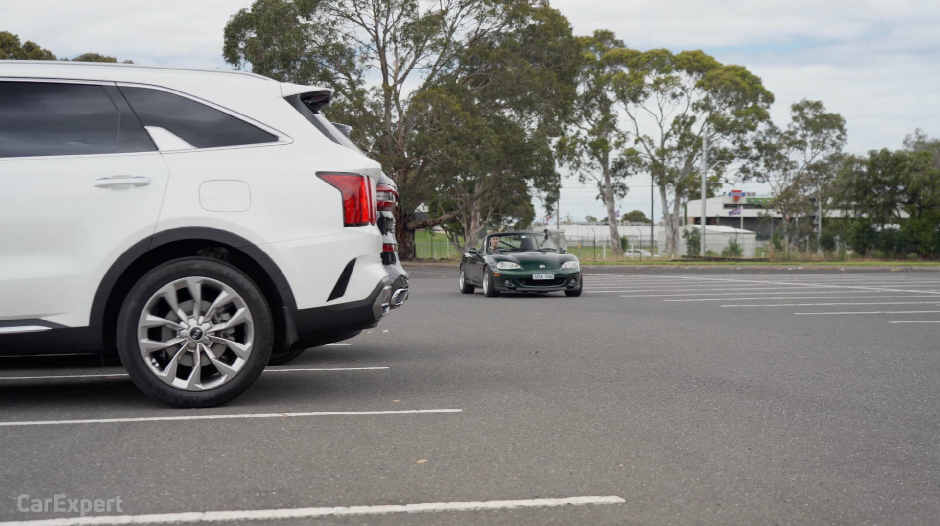 How do parking sensors work? Radar and remote parking technology ...