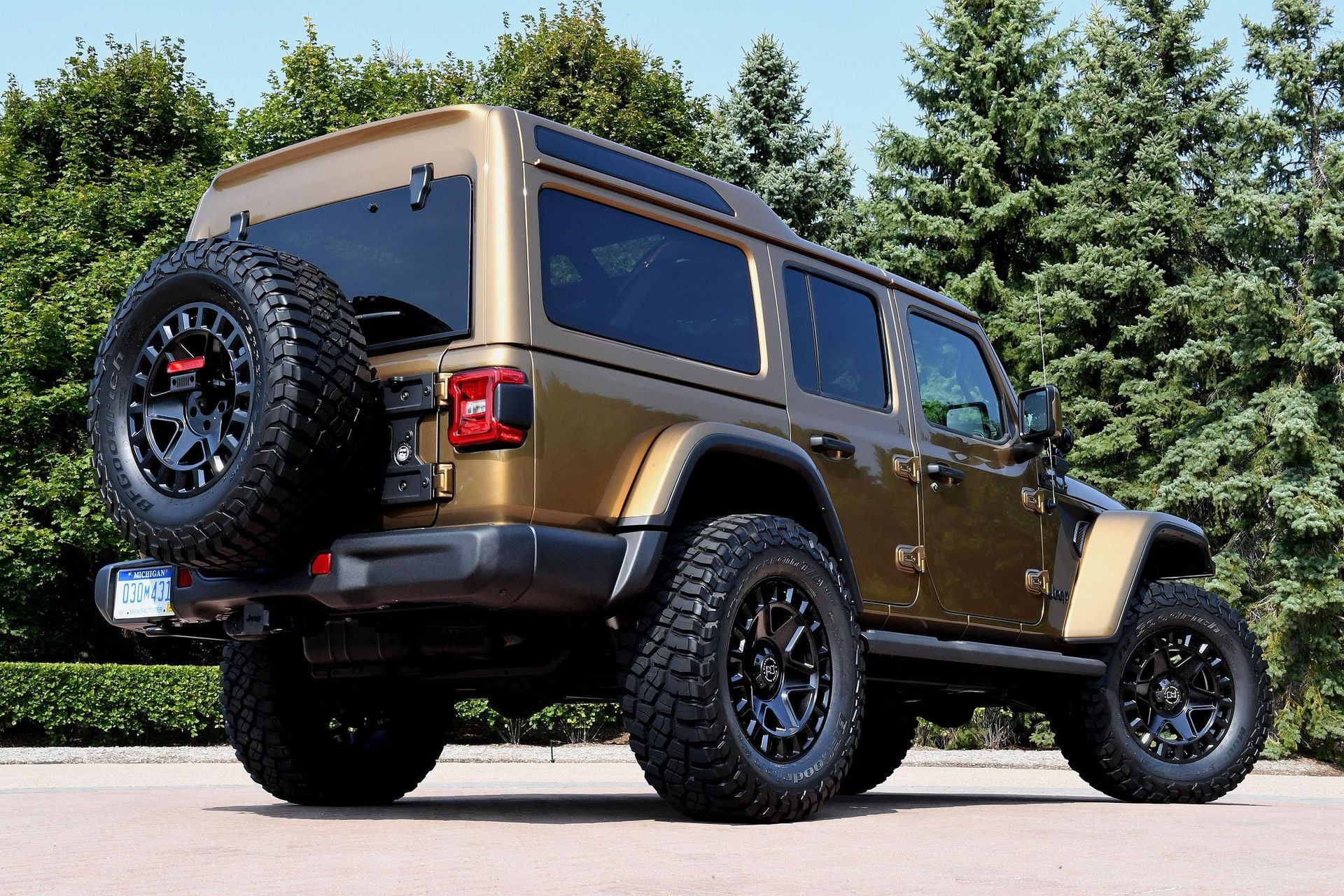 SEMA 2021: Jeep Wrangler Overlook 7-seater, retro Kaiser concept, and ...