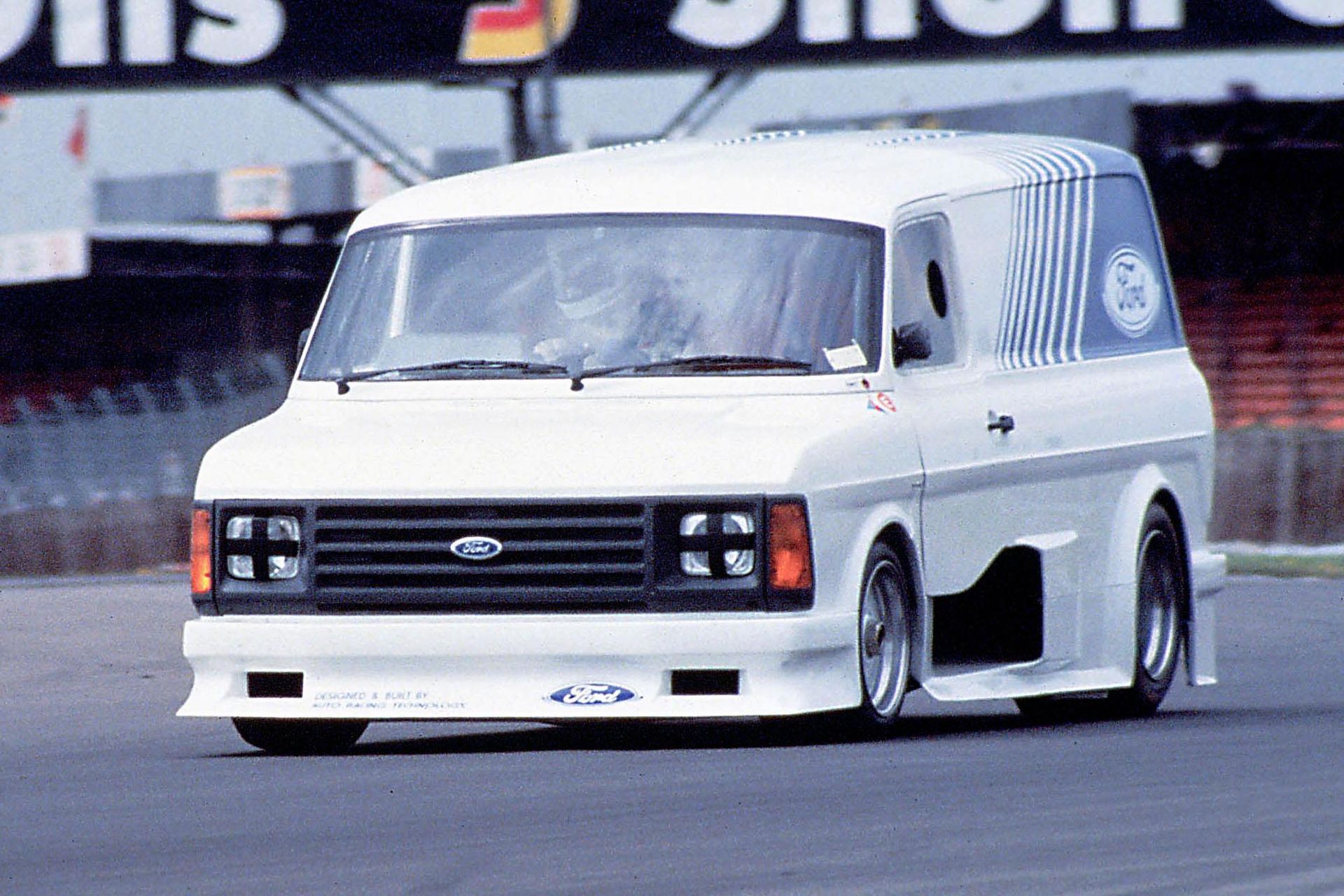 Electric Ford SuperVan concept unveiled at Goodwood with 1471kW | CarExpert