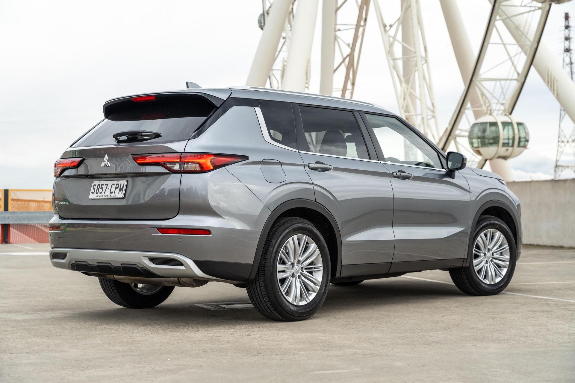 2023 Mitsubishi Outlander LS review | CarExpert