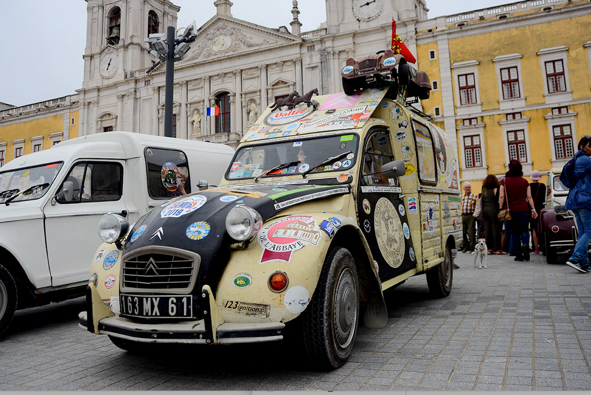 Citroen goes retro with Berlingo-based 2CV throwback | CarExpert