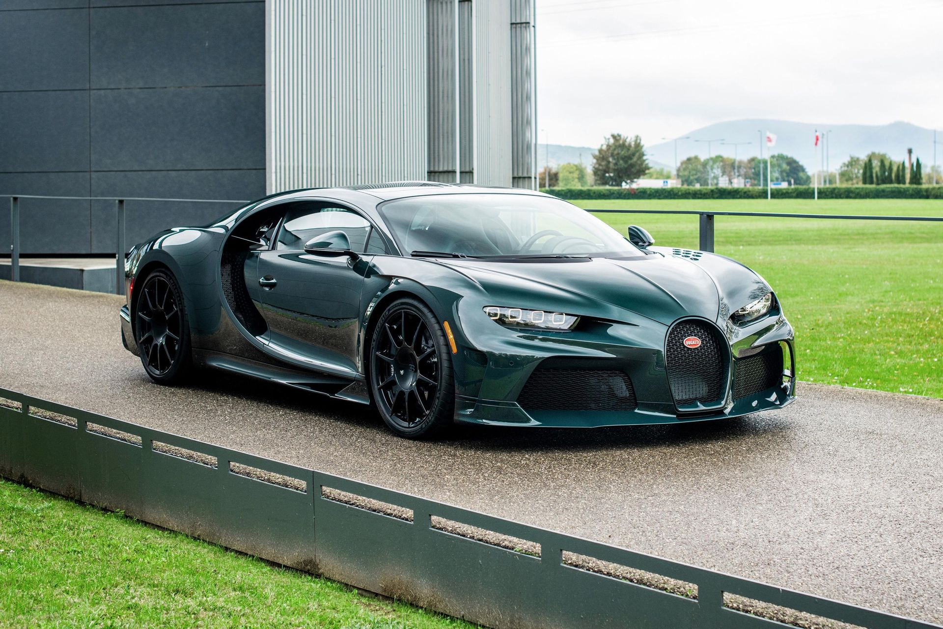 Bugatti celebrates 400th Chiron produced | CarExpert