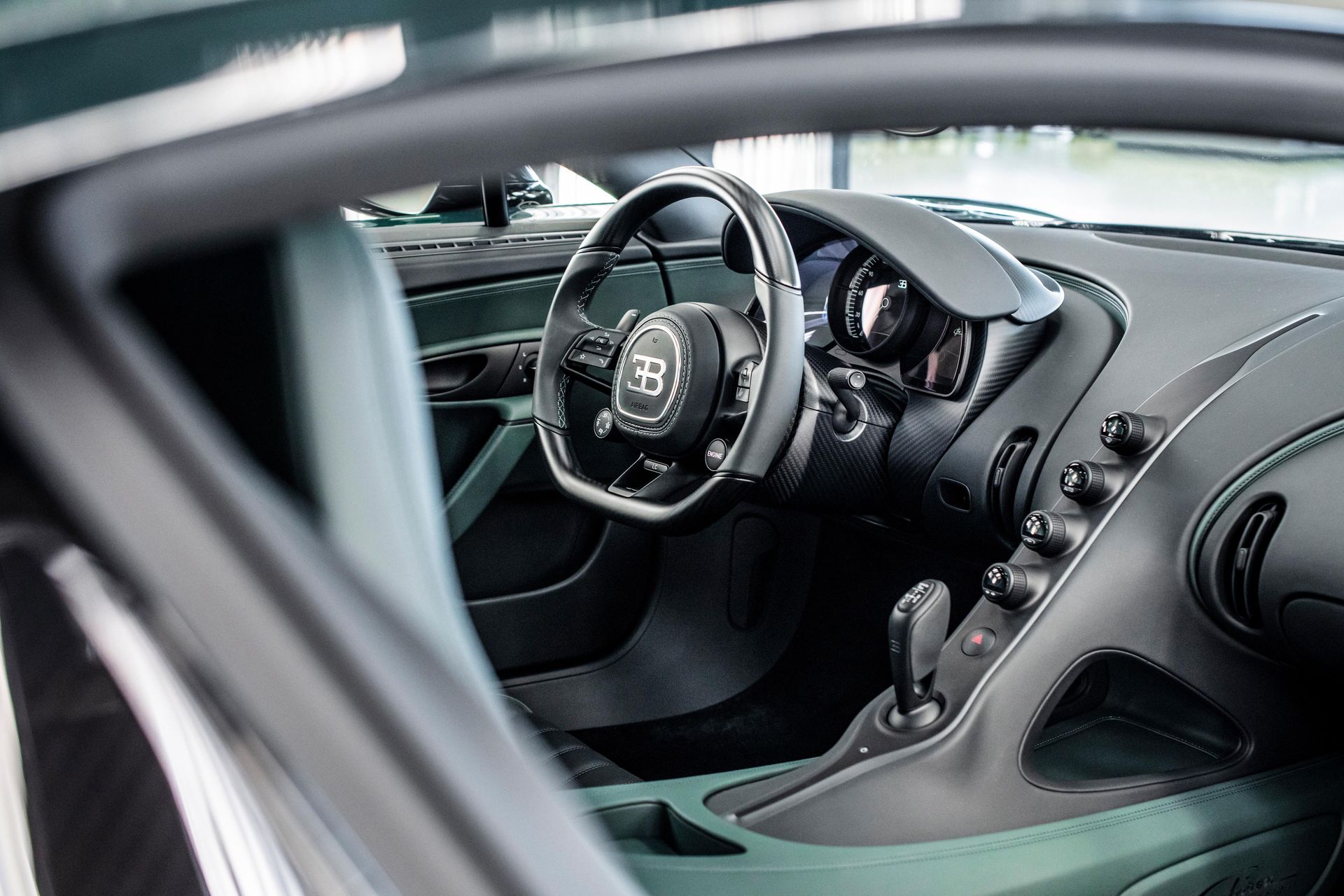 Bugatti celebrates 400th Chiron produced | CarExpert