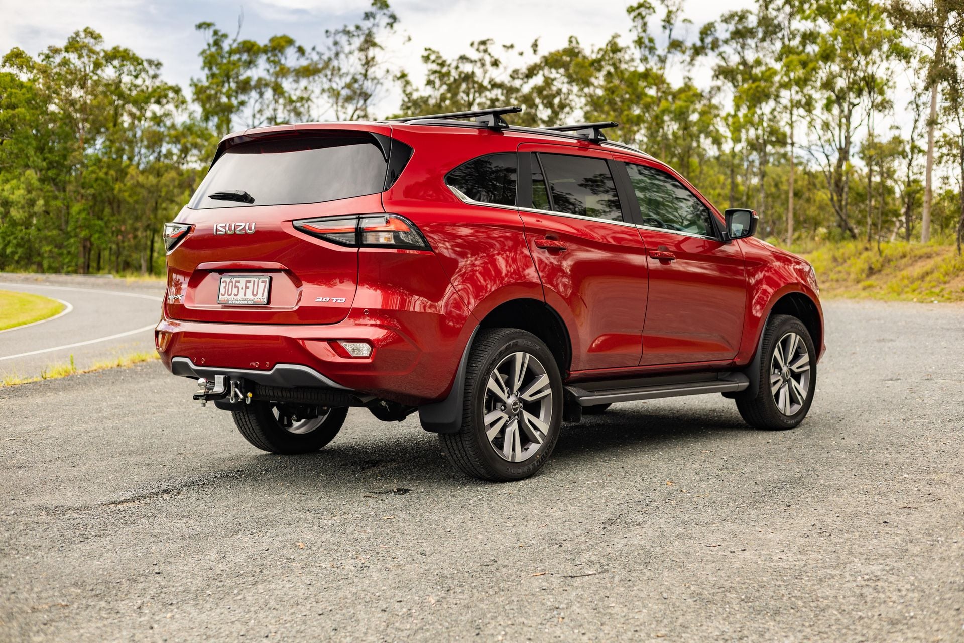 2024 Ford Everest vs Isuzu MU-X: Spec battle | CarExpert