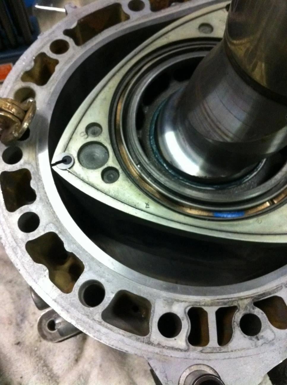 This man built a 12 rotor, 5000hp, 15.7L (960cu) engine and it runs ...