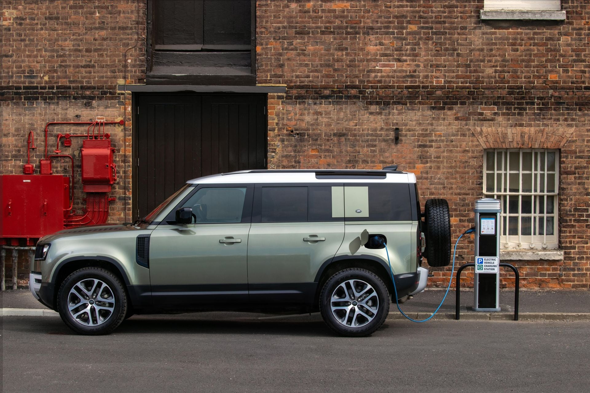 2024 Land Rover Defender price and specs | CarExpert