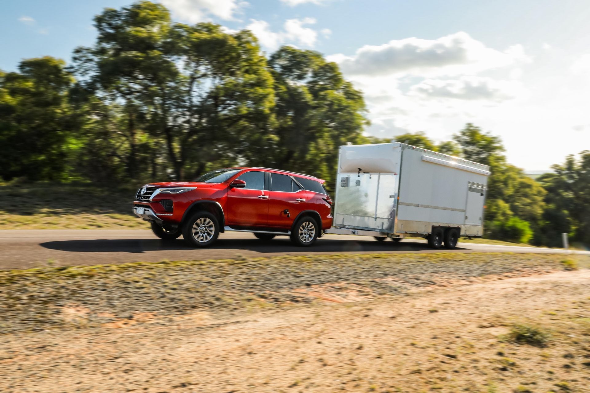 Best 4WD SUV towing test: Some fail our challenges! MU-X vs LandCruiser ...
