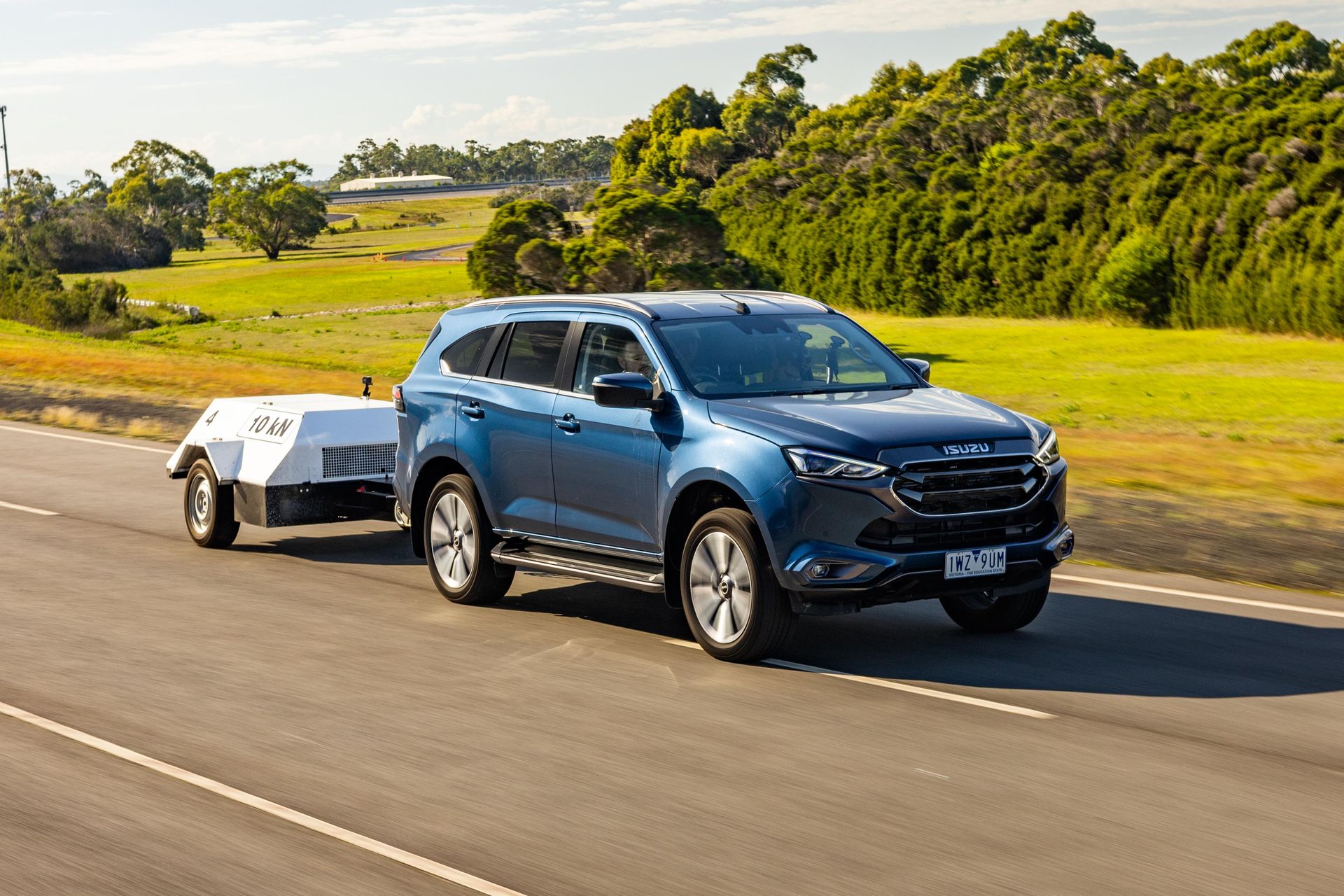 Best 4WD SUV towing test: Some fail our challenges! MU-X vs LandCruiser ...