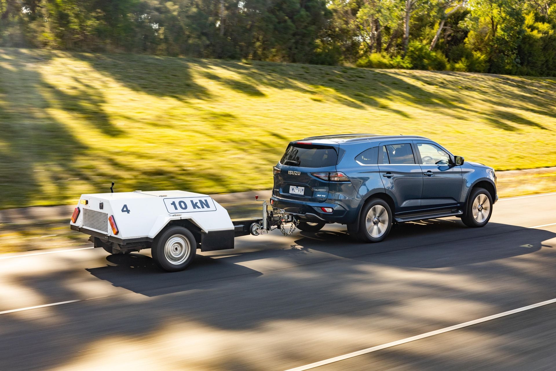 Best 4WD SUV towing test: Some fail our challenges! MU-X vs LandCruiser ...