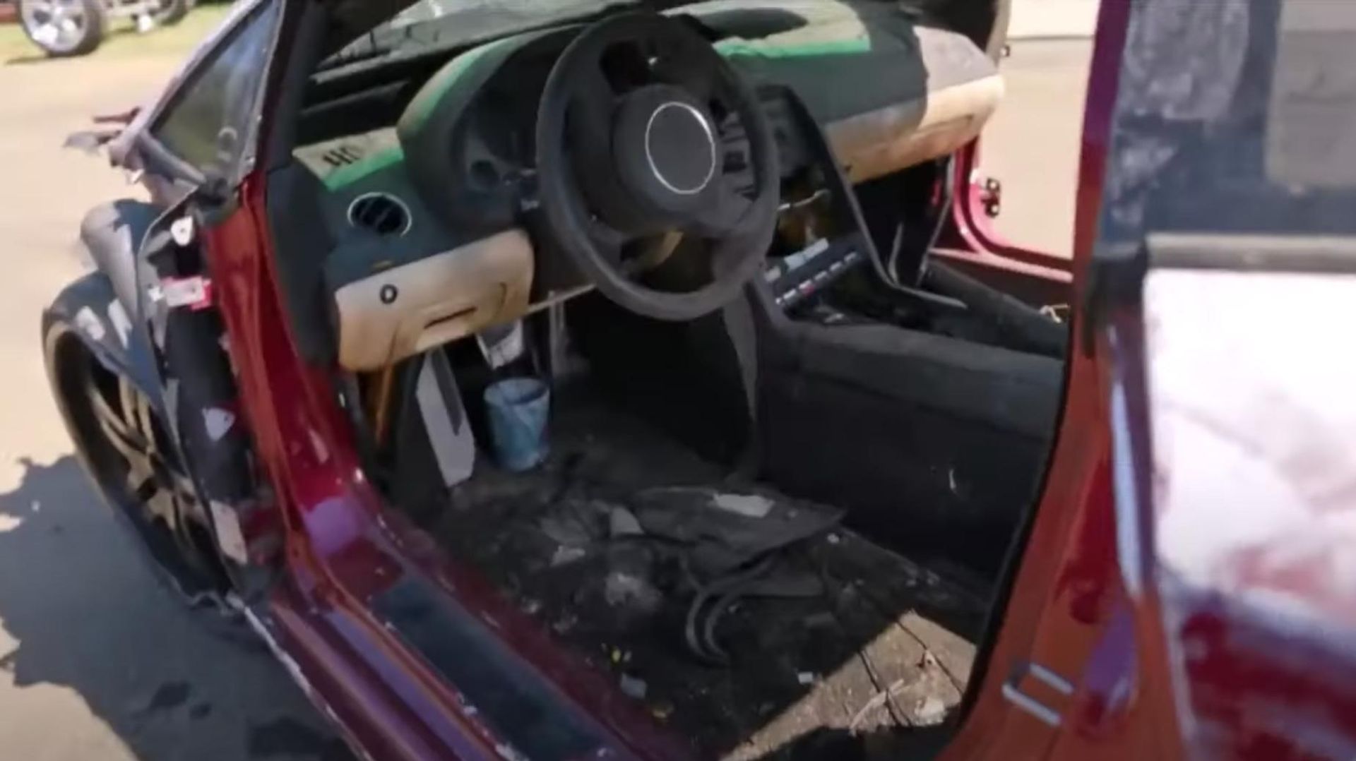 This guy shoehorned a twin-turbo Cummins diesel into his Lamborghini ...