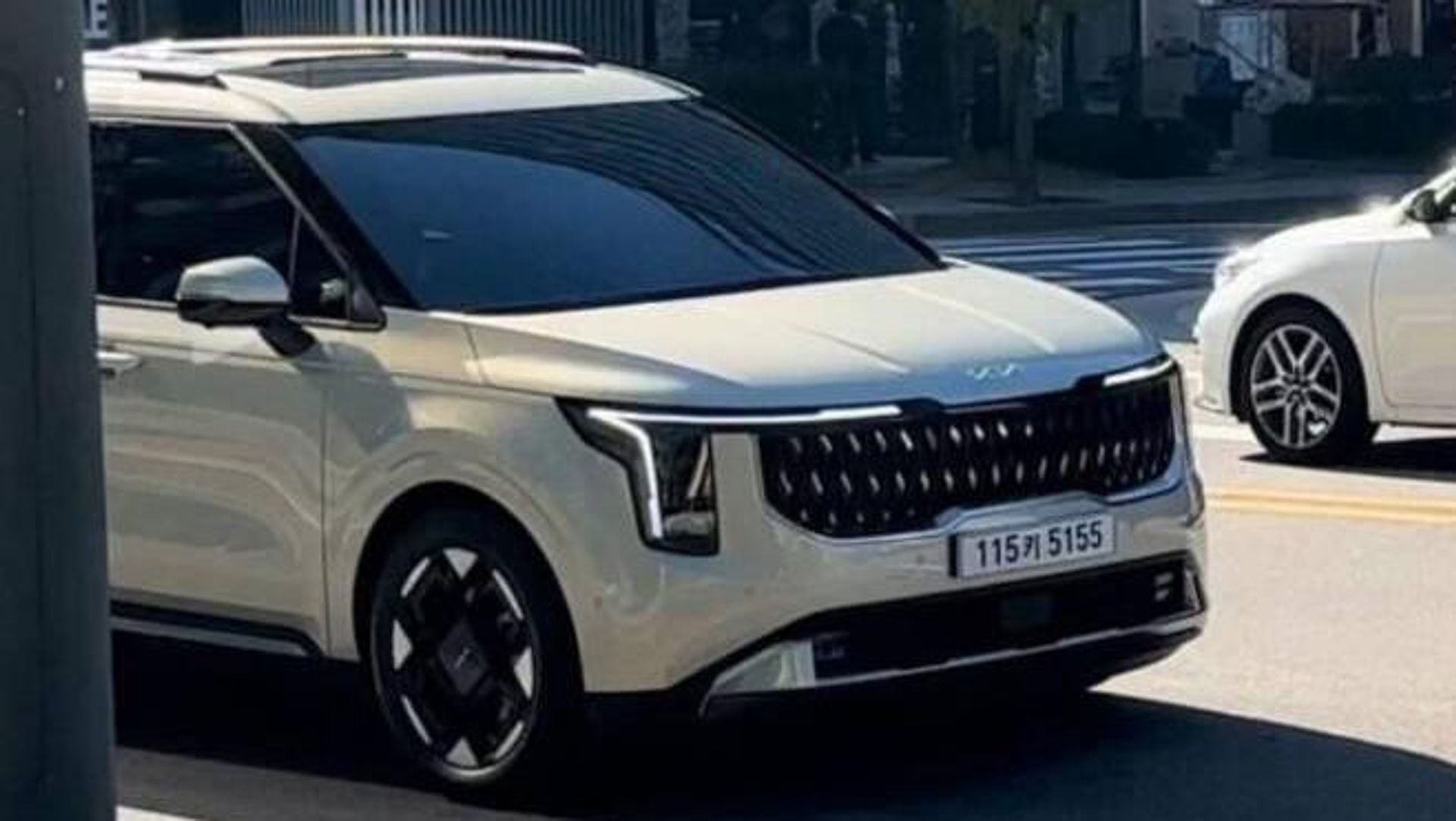 New-look Kia Carnival flaunts fresh face | CarExpert