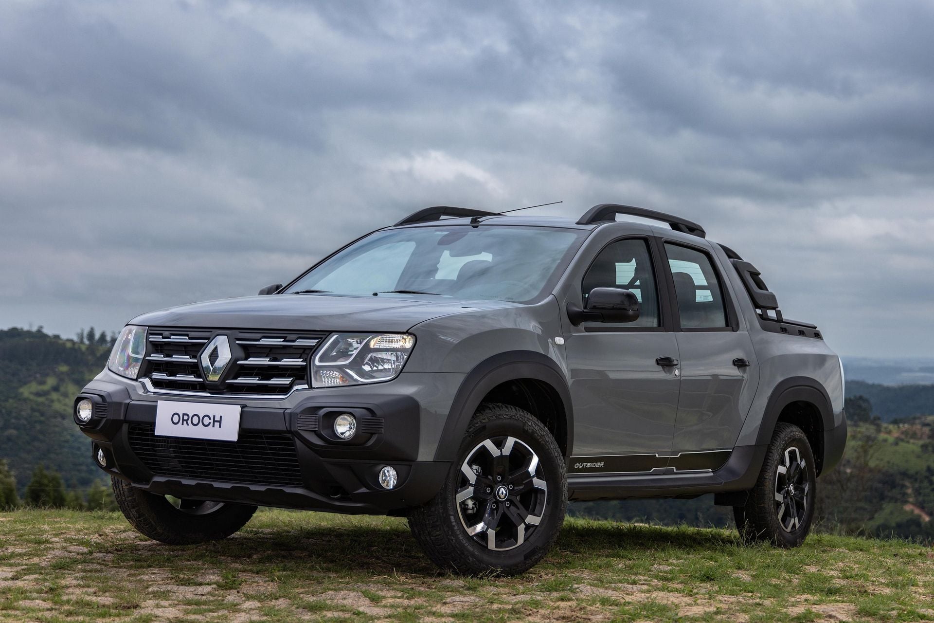 Renault Duster ute revealed with a tiny tray | CarExpert