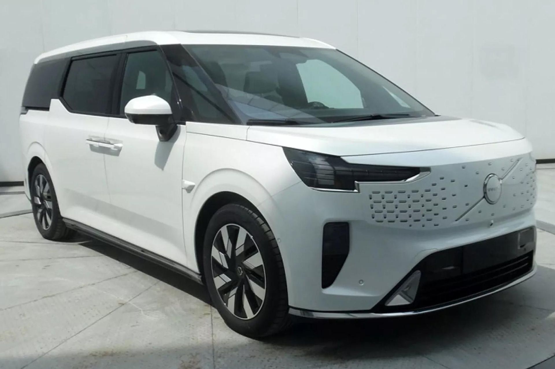 Meet the first-ever Volvo people mover – before it's officially ...