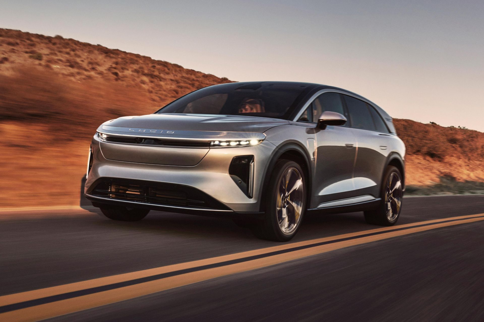 US electric car startup Lucid's first SUV has 700km of range, seven seats | CarExpert