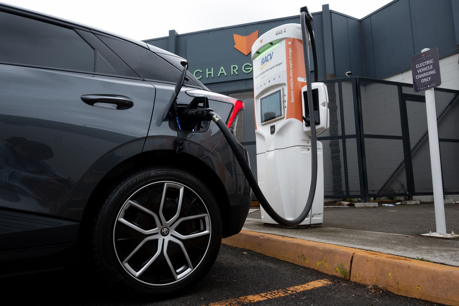 Leading EV charging network hampered by Telstra outage | CarExpert