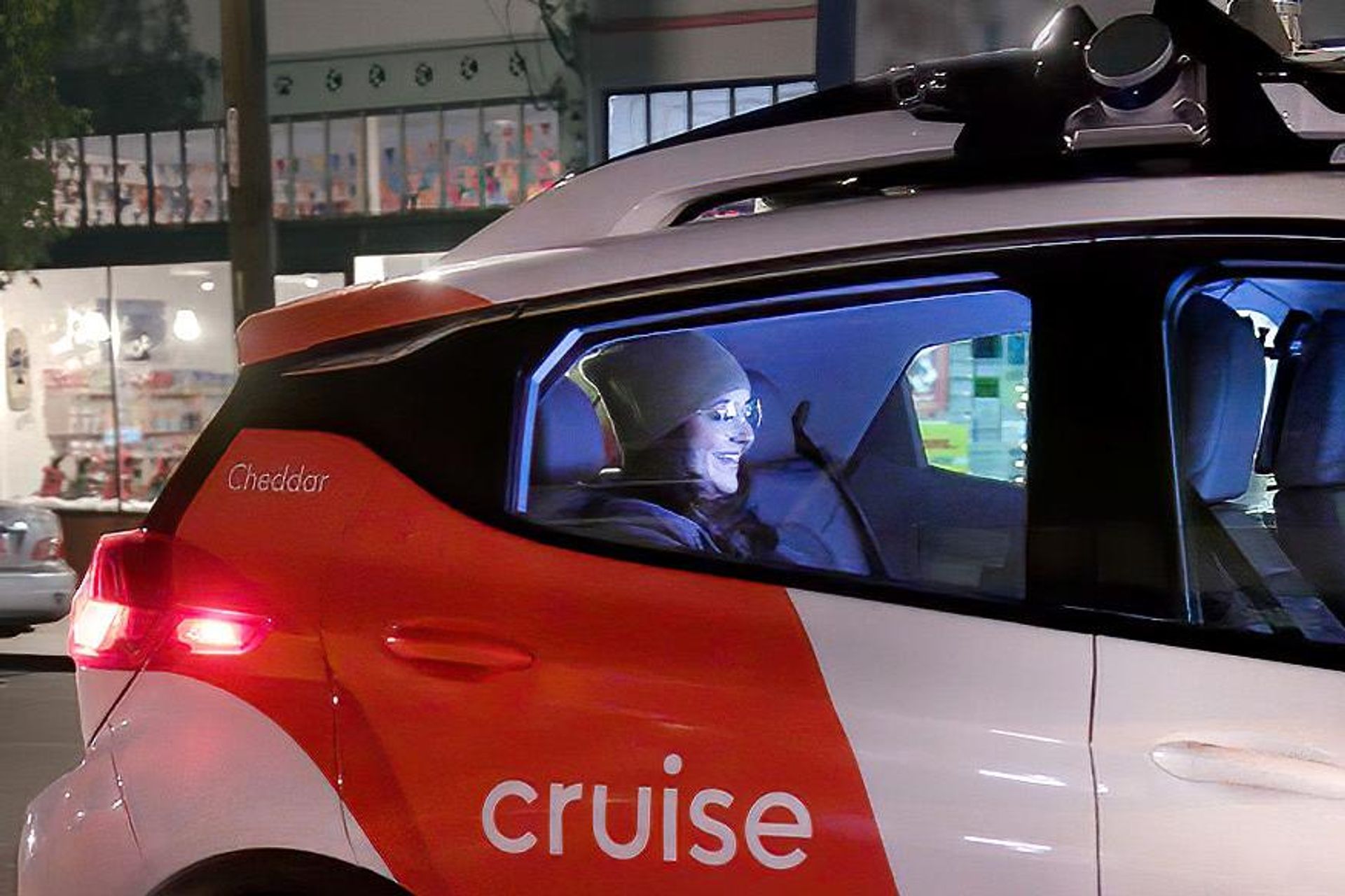 Google’s autonomous robotaxi drives passengers into police standoff ...