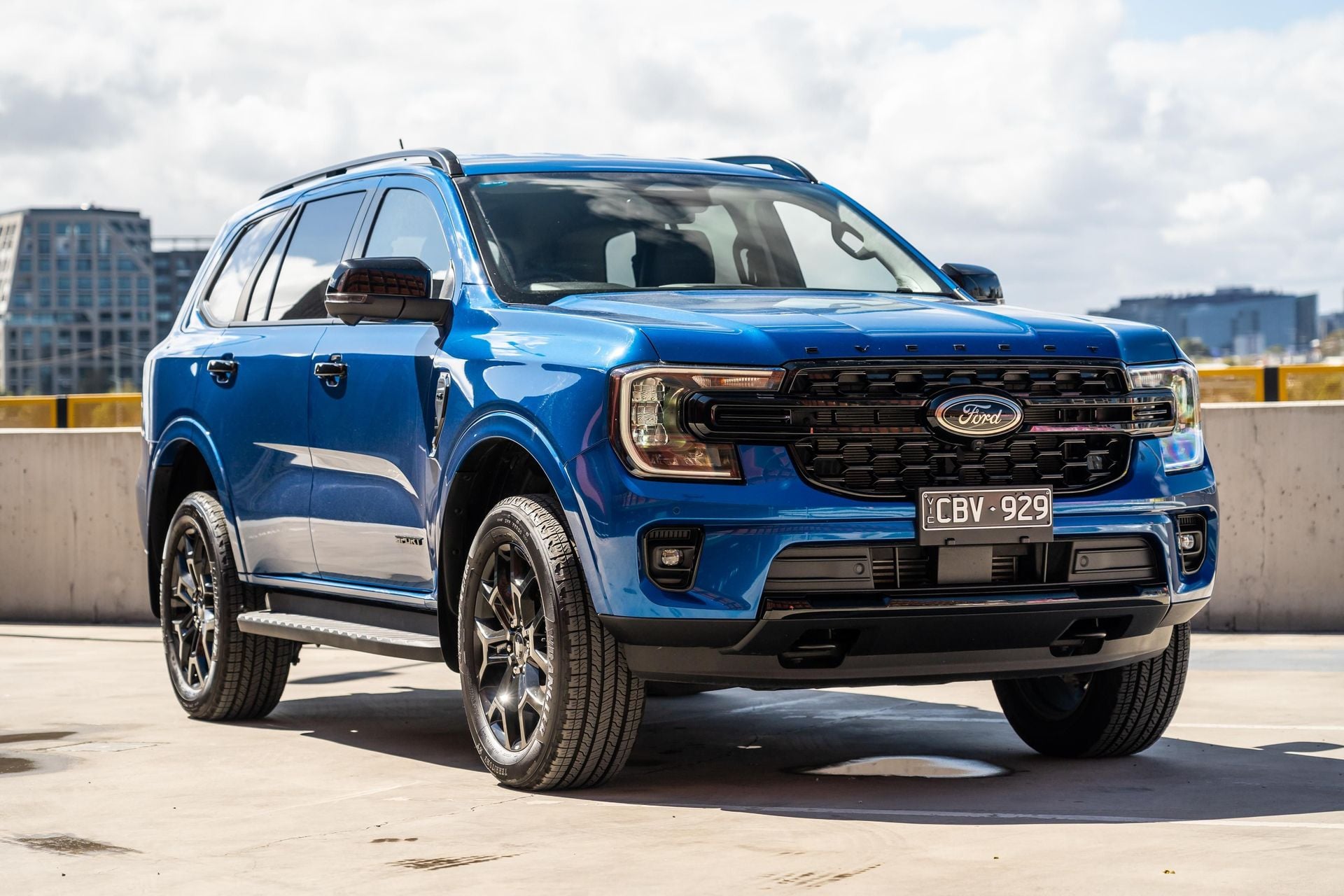 2024 Ford Everest vs Isuzu MU-X: Spec battle | CarExpert