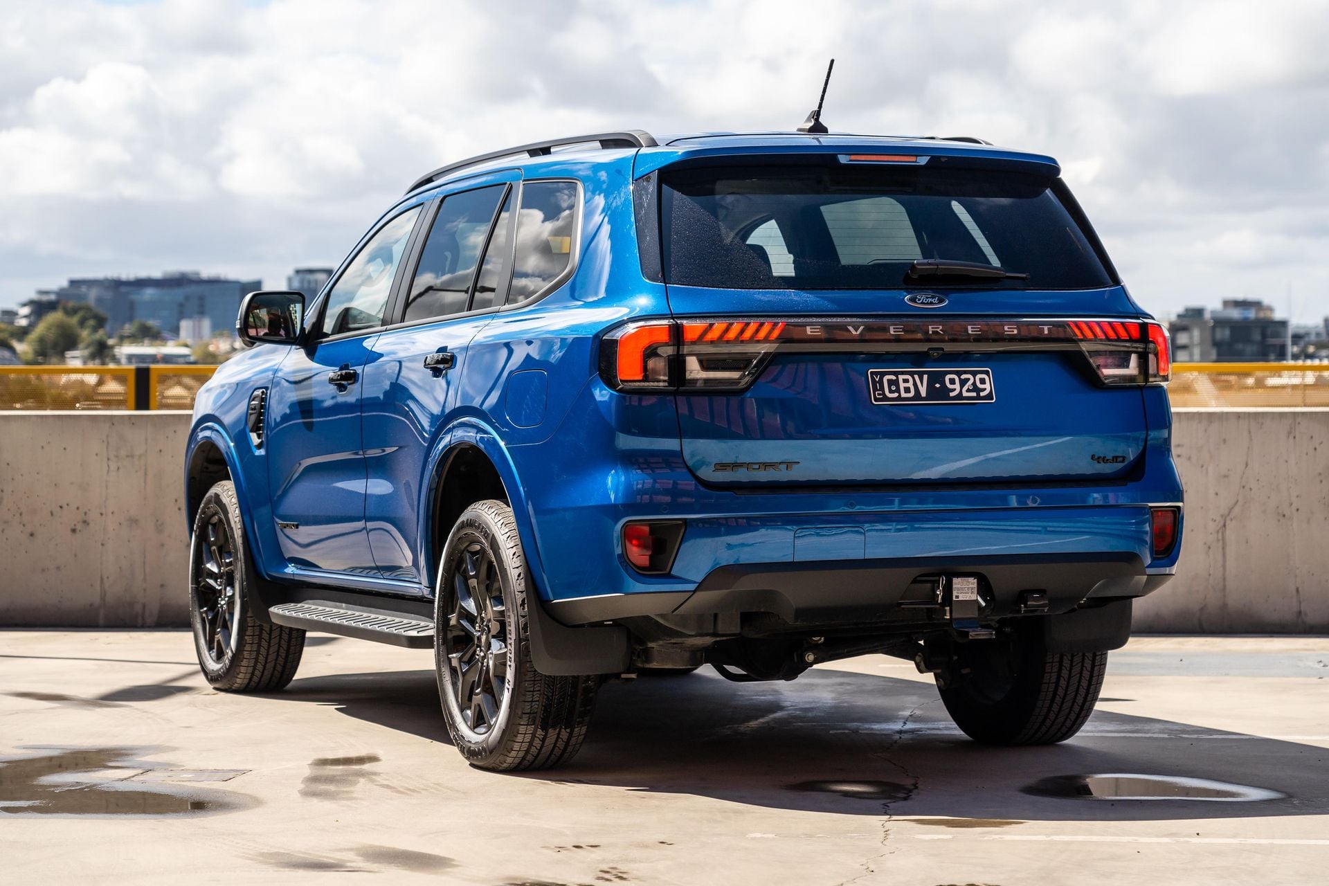 2024 Ford Everest vs Isuzu MU-X: Spec battle | CarExpert
