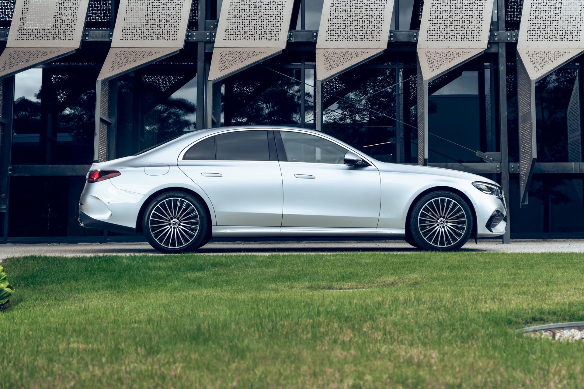 Mercedes-Benz adding electric version of one of its best-known models ...