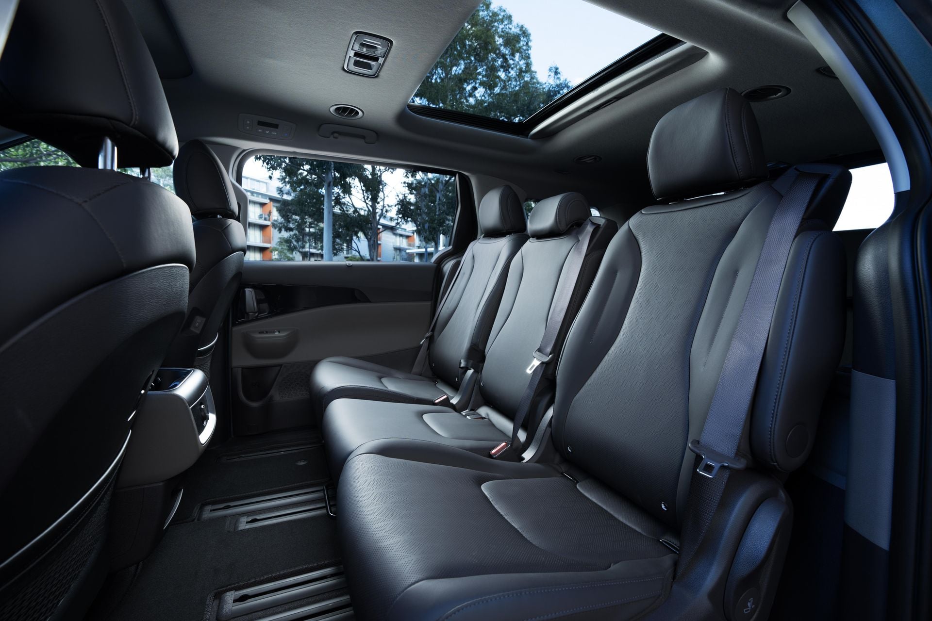 2025 Kia Carnival Hybrid review | CarExpert
