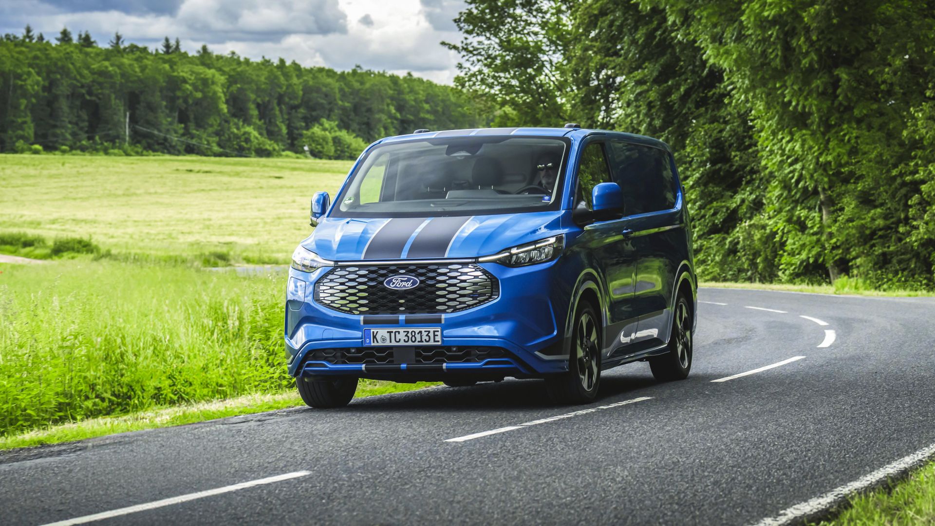 2025 Ford E-Transit Custom review | CarExpert