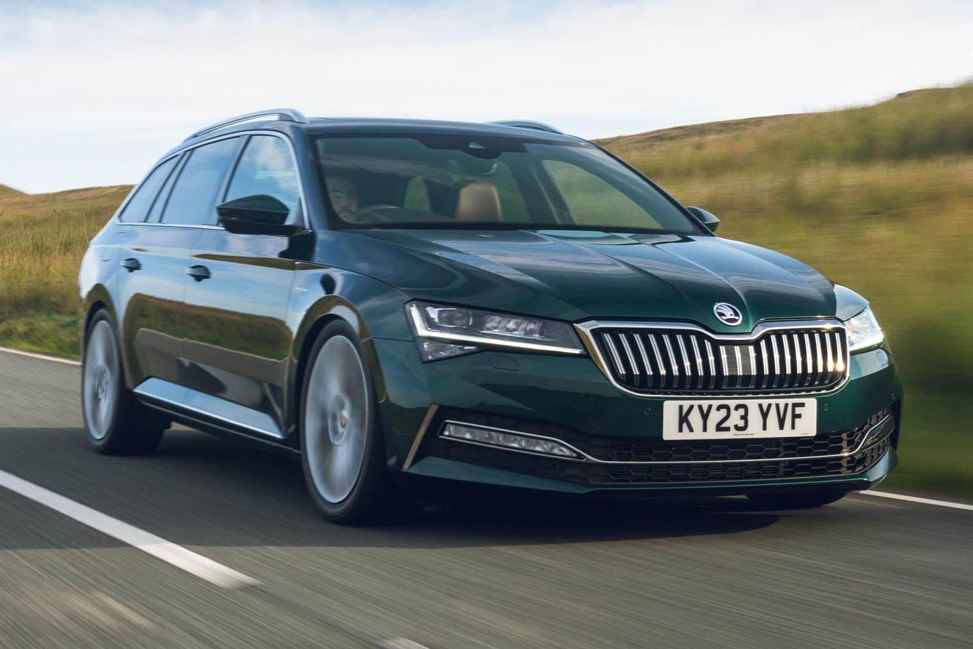 Demure Skoda Superb will blow the doors off a V8 Commodore | CarExpert
