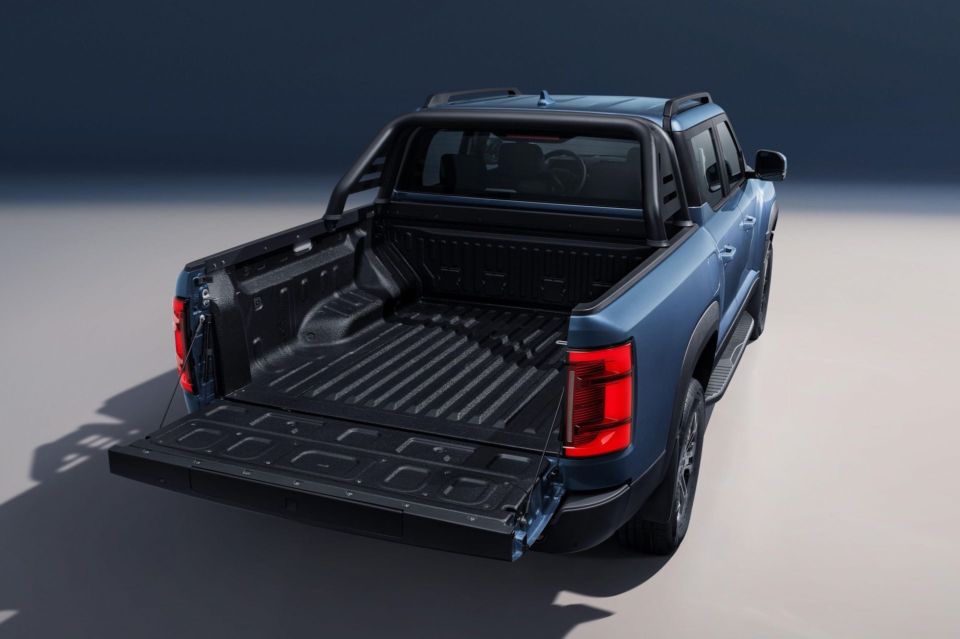 BYD Shark 6 can't take aftermarket trays, but cab-chassis version ...