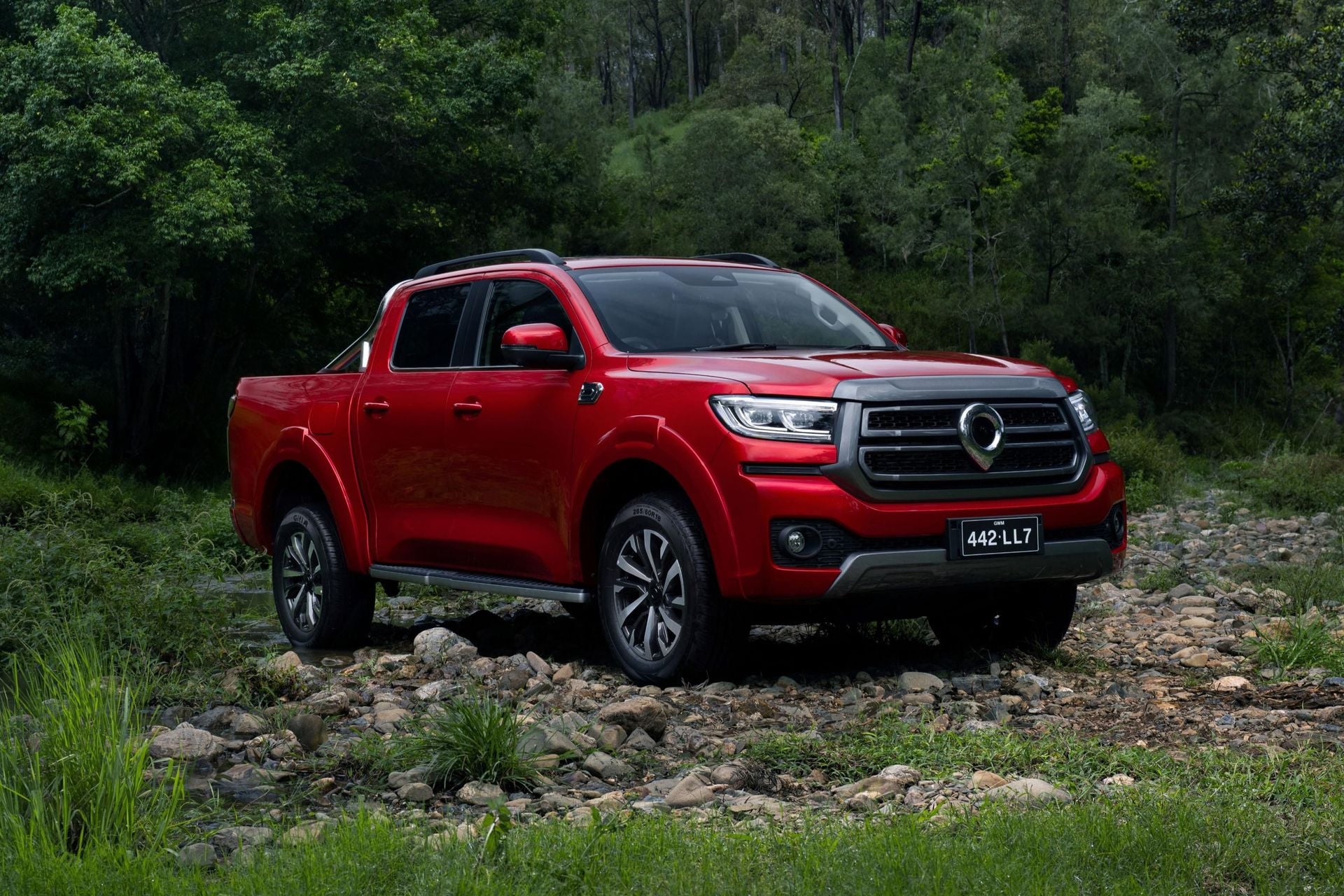 4WD controls explained: How to use 2H, 4H, 4L and diff locks | CarExpert