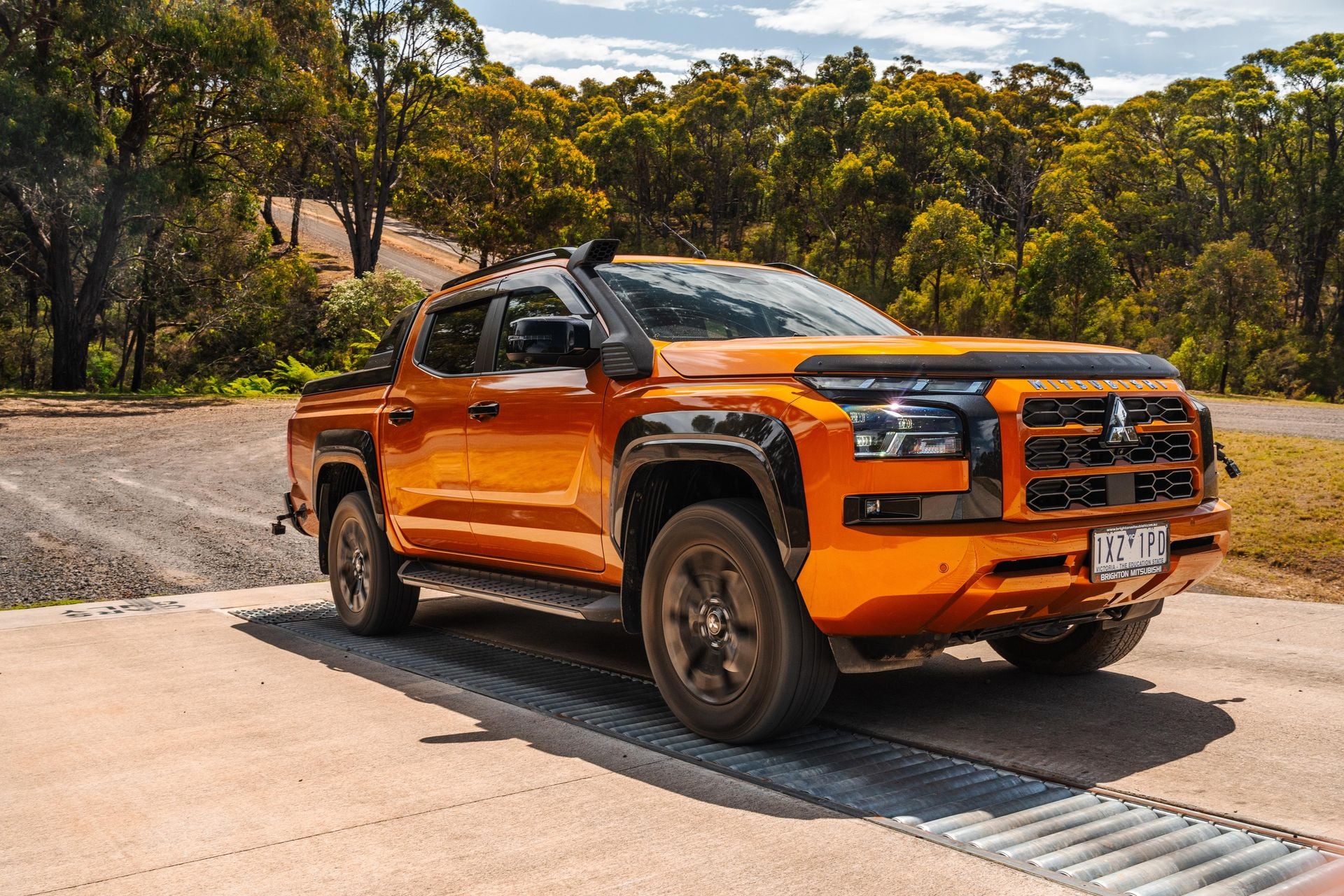 4WD controls explained: How to use 2H, 4H, 4L and diff locks | CarExpert