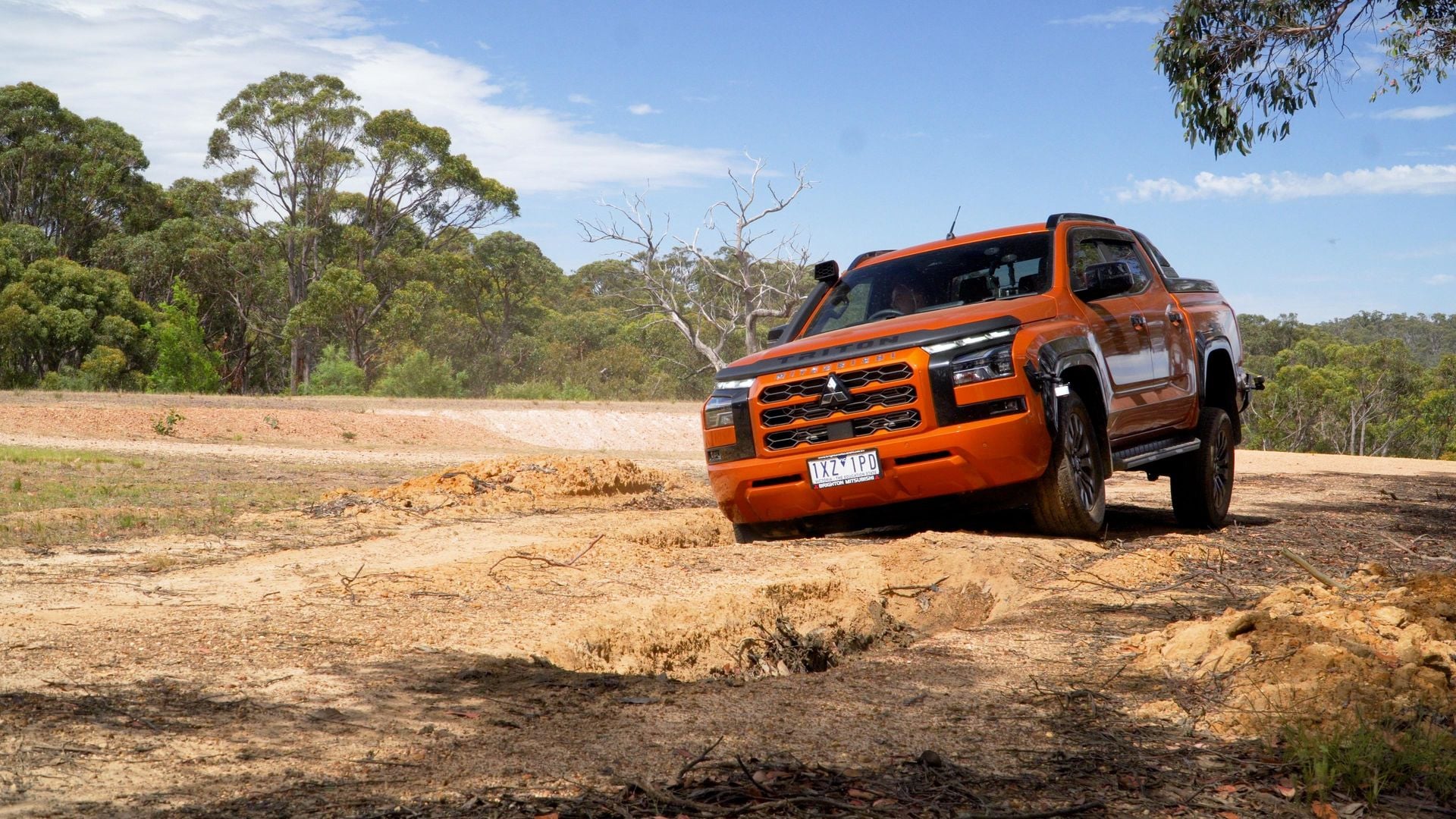 4WD controls explained: How to use 2H, 4H, 4L and diff locks | CarExpert