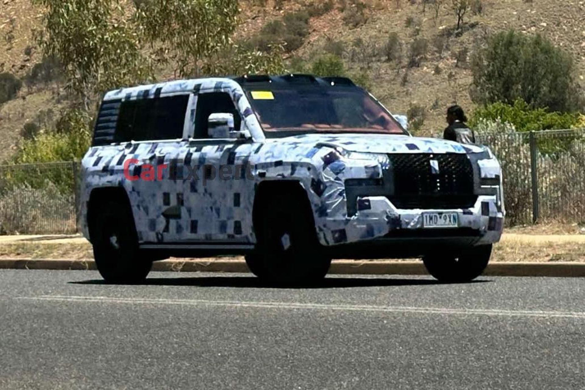 BYD’s luxury Range Rover rival spotted in the Australian Outback ...