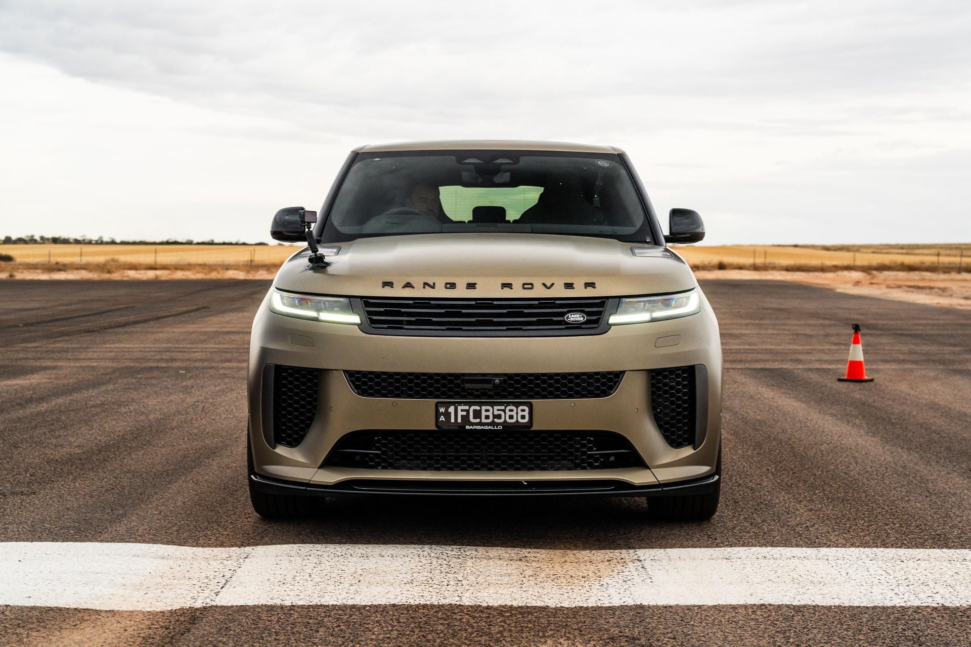 2025 Range Rover Sport SV vs Rolls-Royce Cullinan drag race | CarExpert