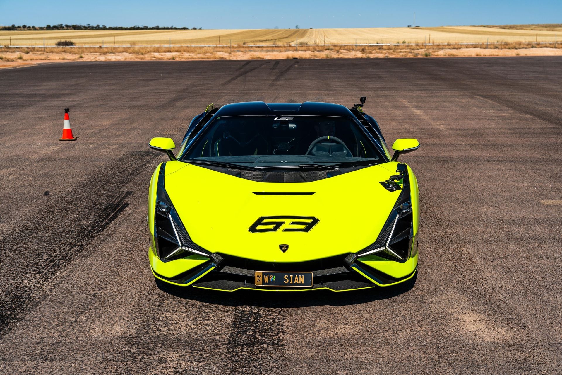 Lamborghini Sian vs McLaren Senna drag race | CarExpert