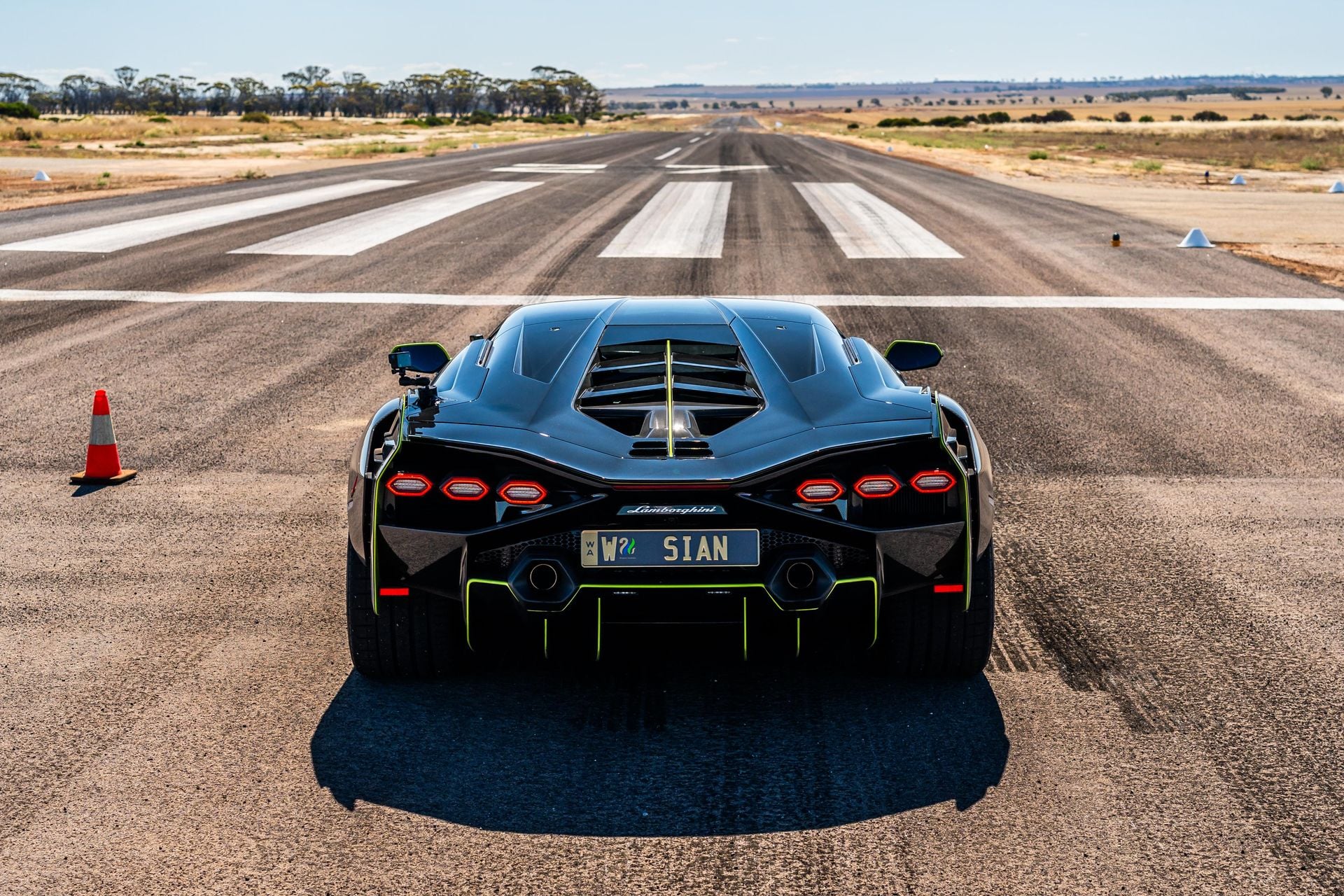 Lamborghini Sian vs McLaren Senna drag race | CarExpert