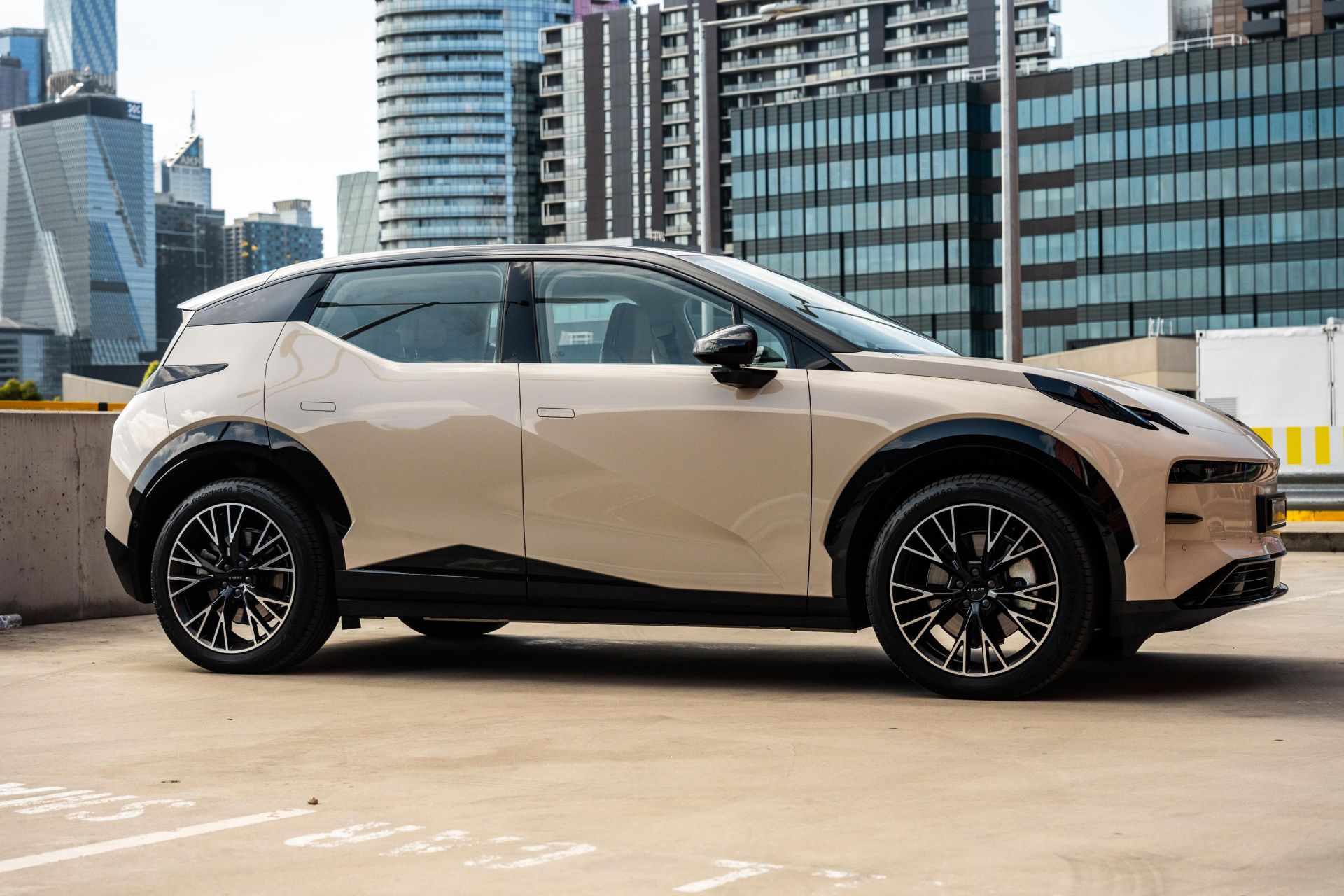 Zeekr 9X large SUV is Chinese brand's first hybrid, and it looks like a ...