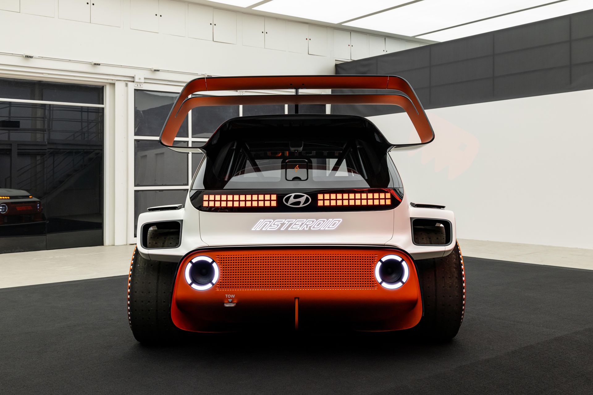 Long live the 1980s! Why Hyundai is tapping the shoulder-pad decade for ...