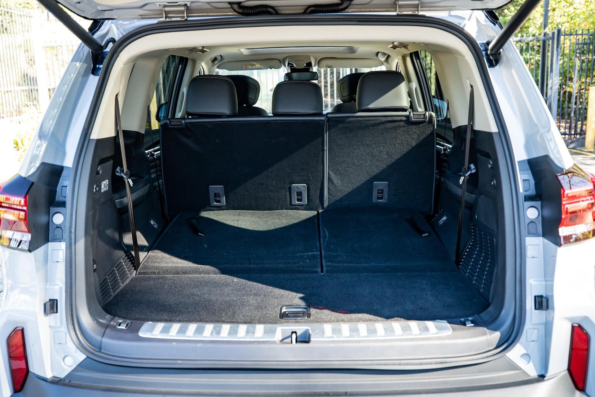 2025 LDV D90 review | CarExpert