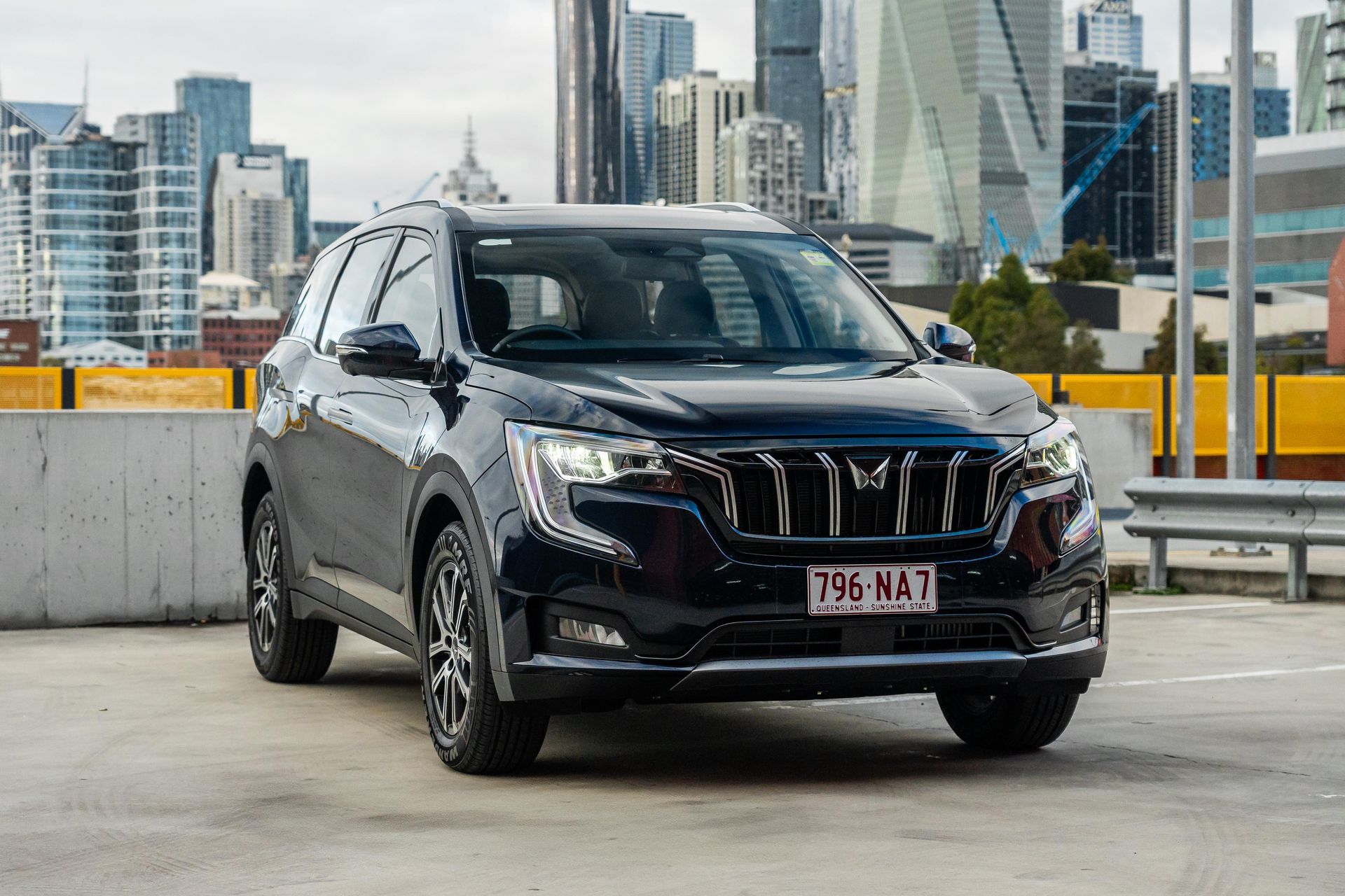 2025 Mahindra XUV700 AX7L vs Nissan X-Trail ST-L comparison: Spec ...