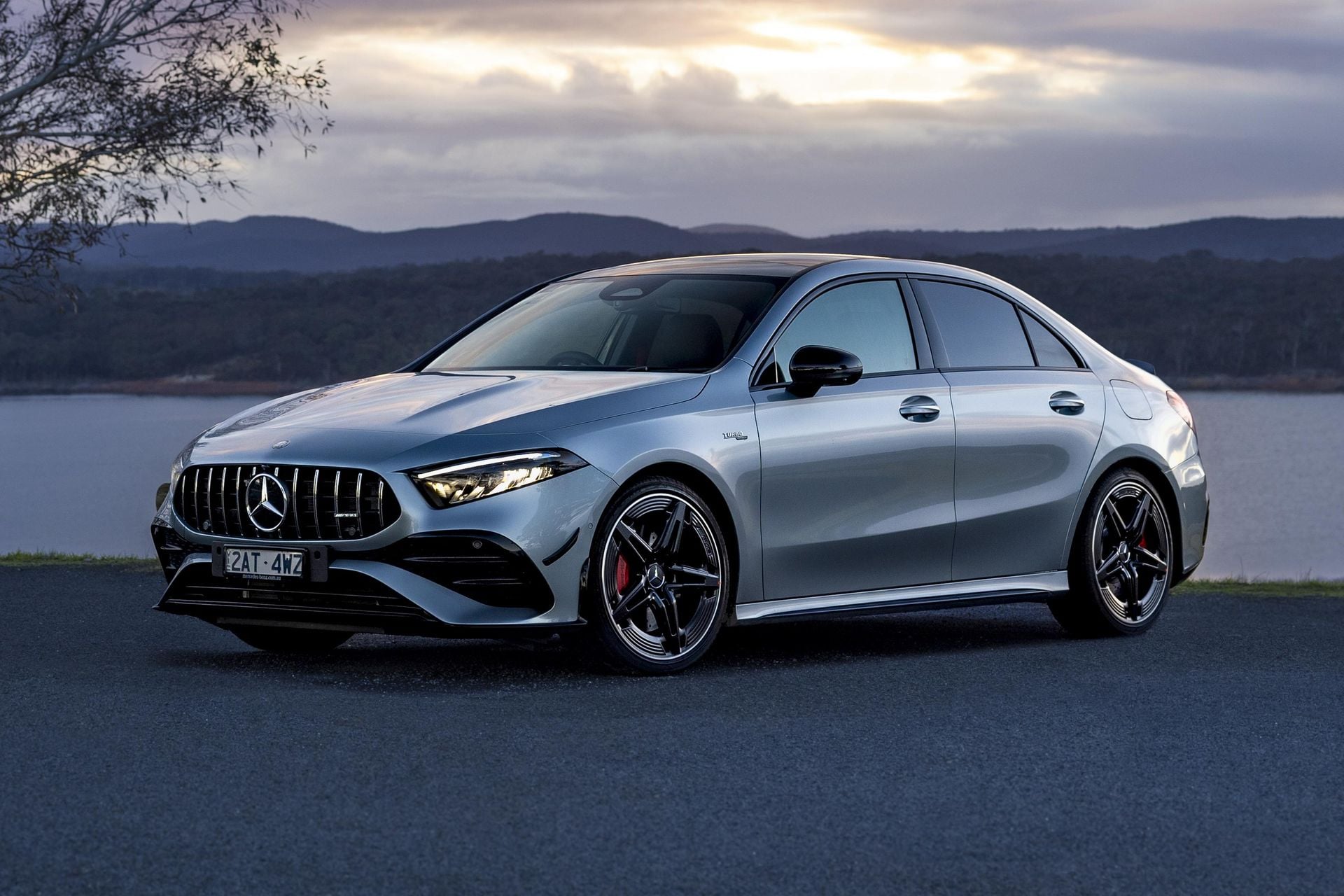 Mercedes-Benz gives its smallest cars racy Edition R and Edition R+ ...