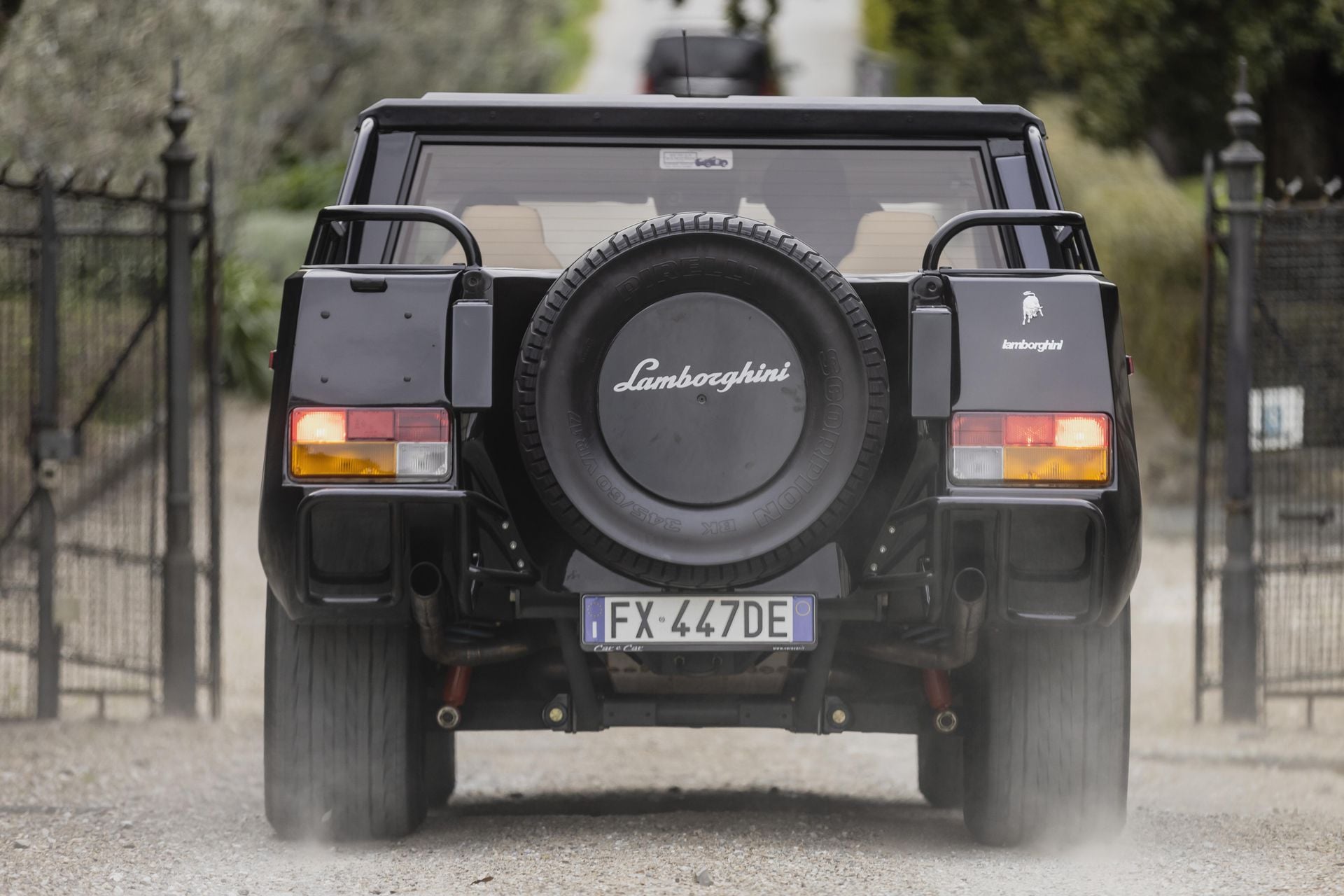 From Countach to Combat: The Lamborghini LM002 and Gaddafi’s unrealised ...