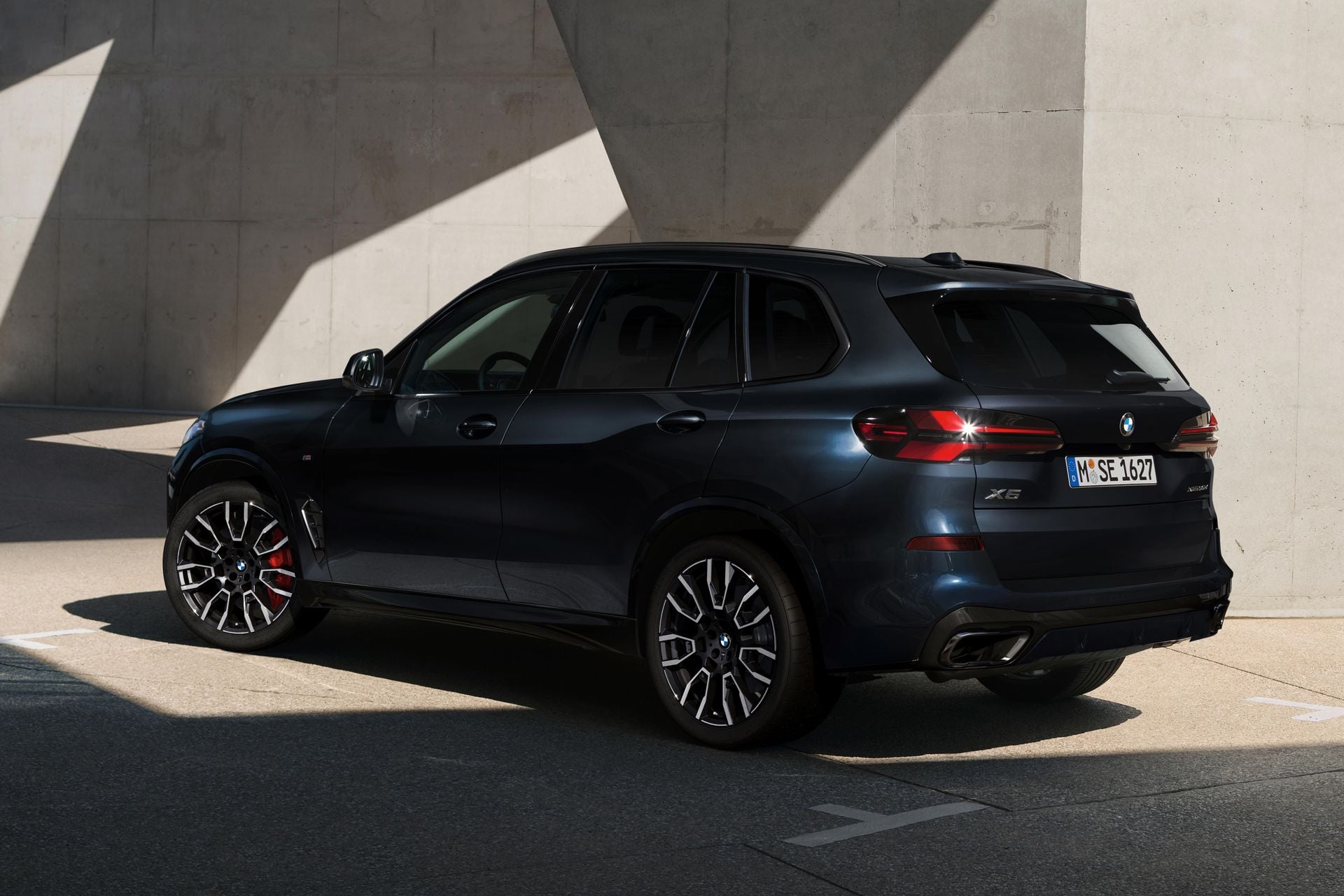 2025 BMW X5 Shadow Edition price: Darkened special SUV comes at a ...