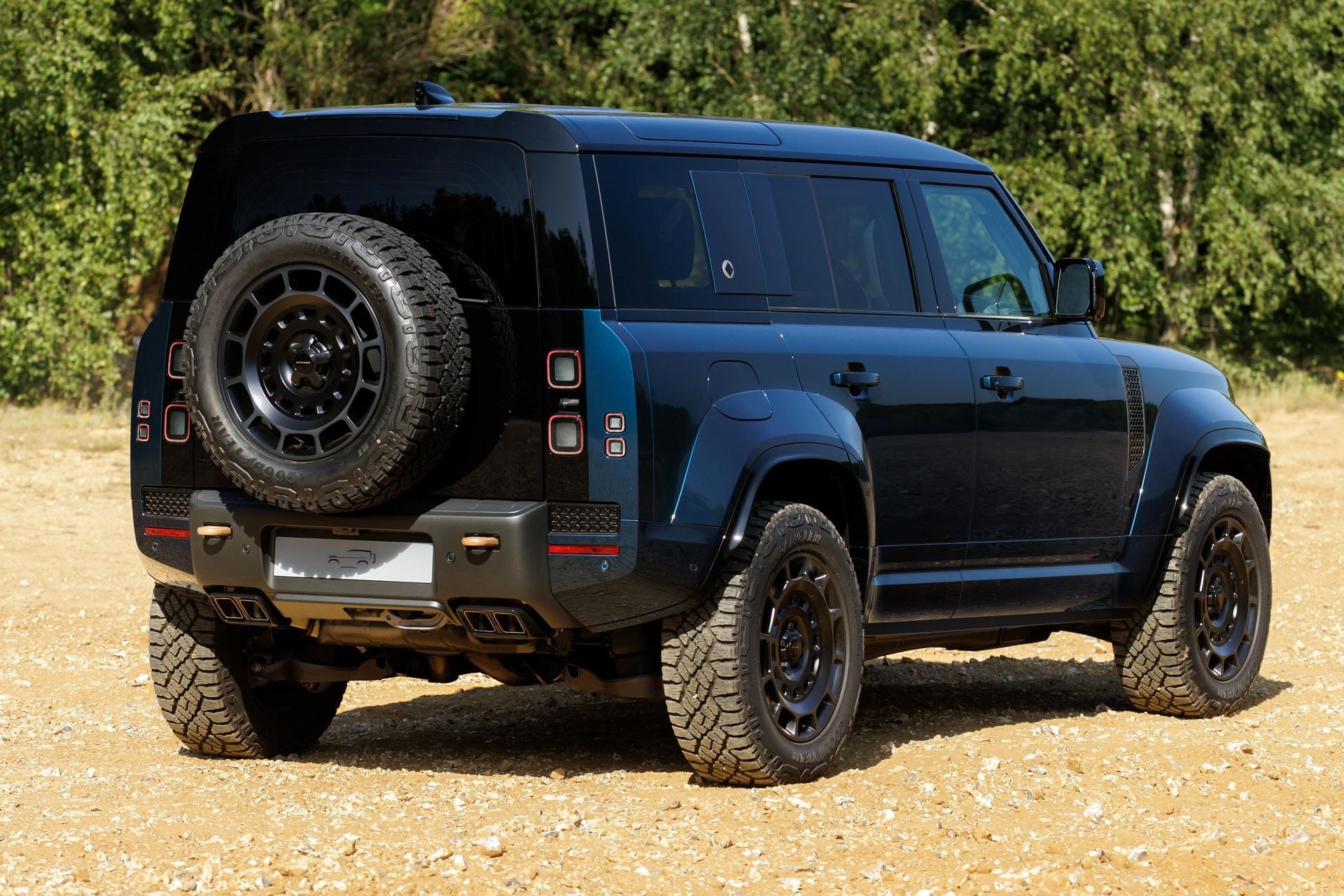 ‘Baby’ Defender Sport will “go anywhere” despite being all-electric ...