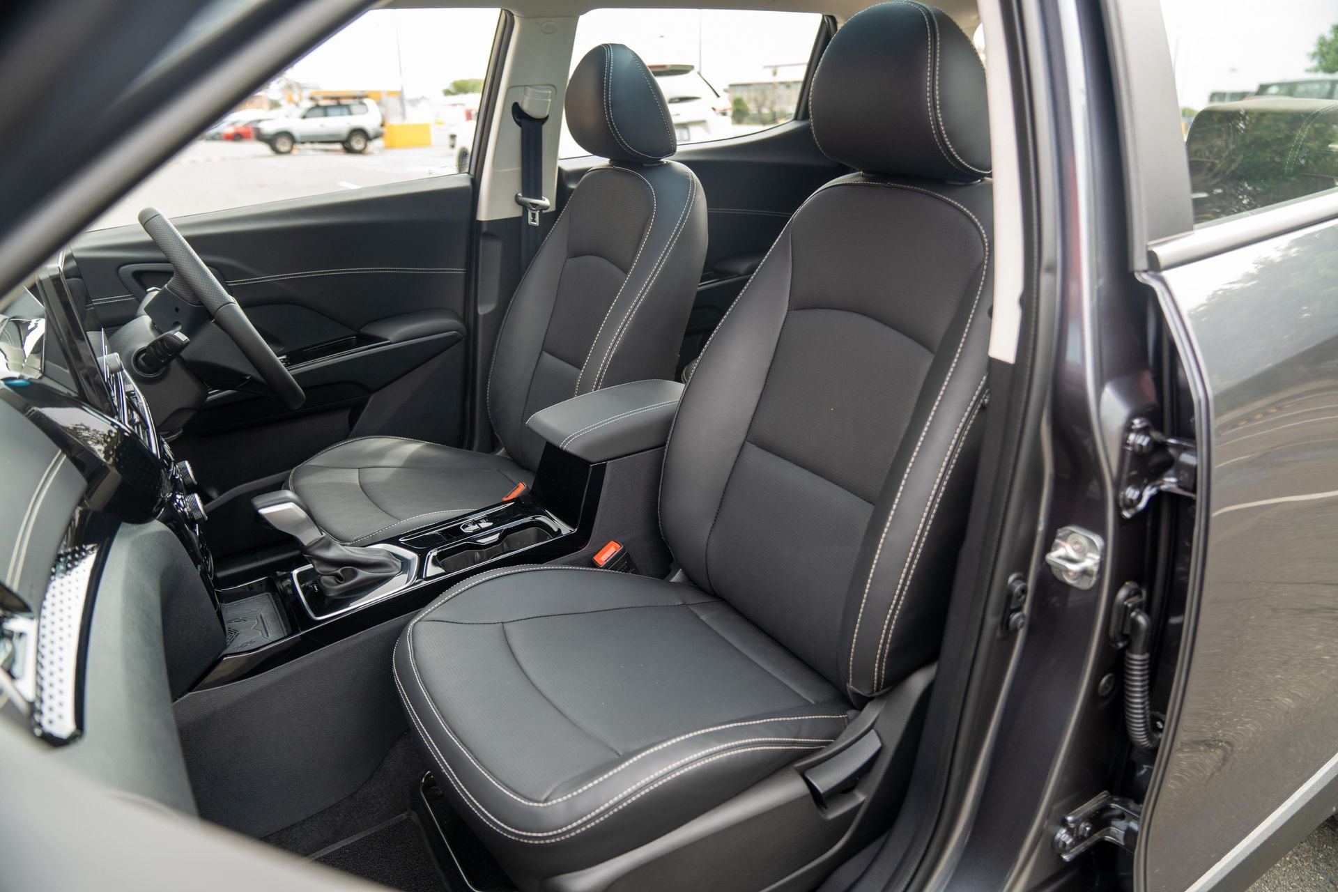 Mahindra XUV 3XO vs Suzuki Swift: Spec battle | CarExpert