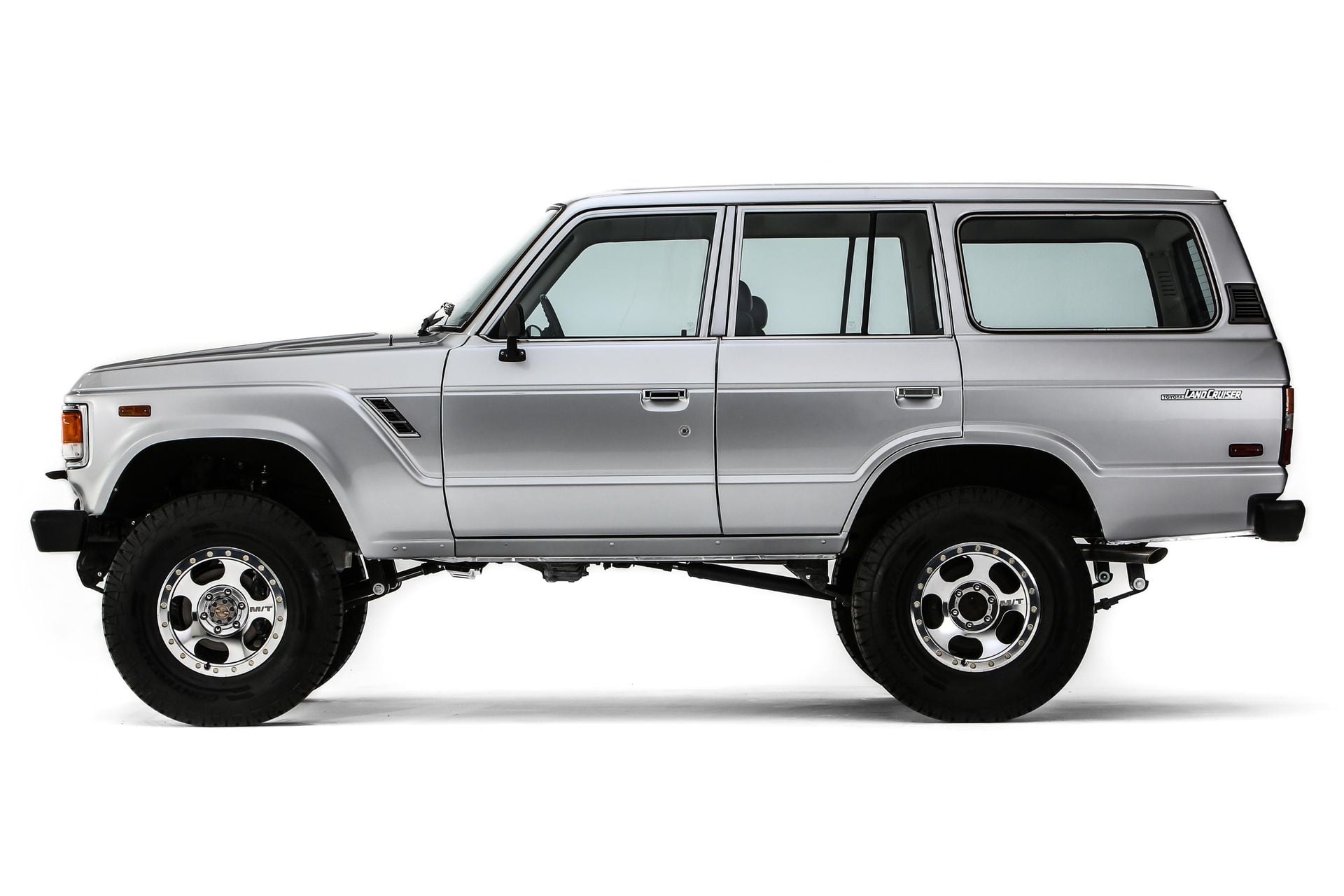 Official Toyota LandCruiser 60 Series resto-mod packs twin-turbo V6 ...
