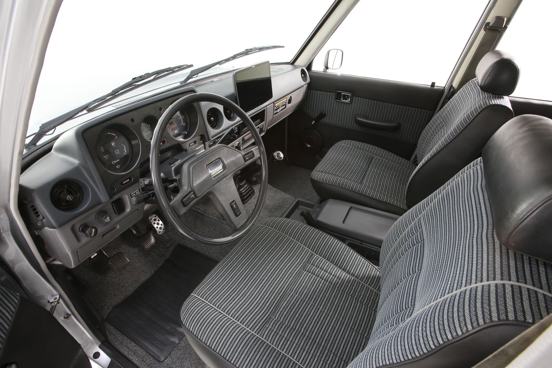 Official Toyota LandCruiser 60 Series resto-mod packs twin-turbo V6 ...